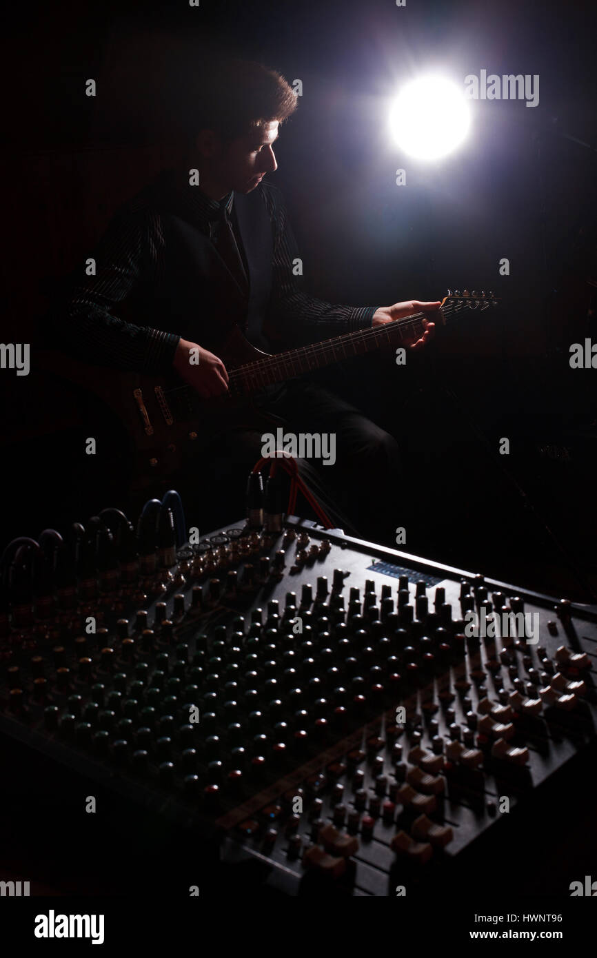 Live playing young beautiful hi-res stock photography and images - Alamy