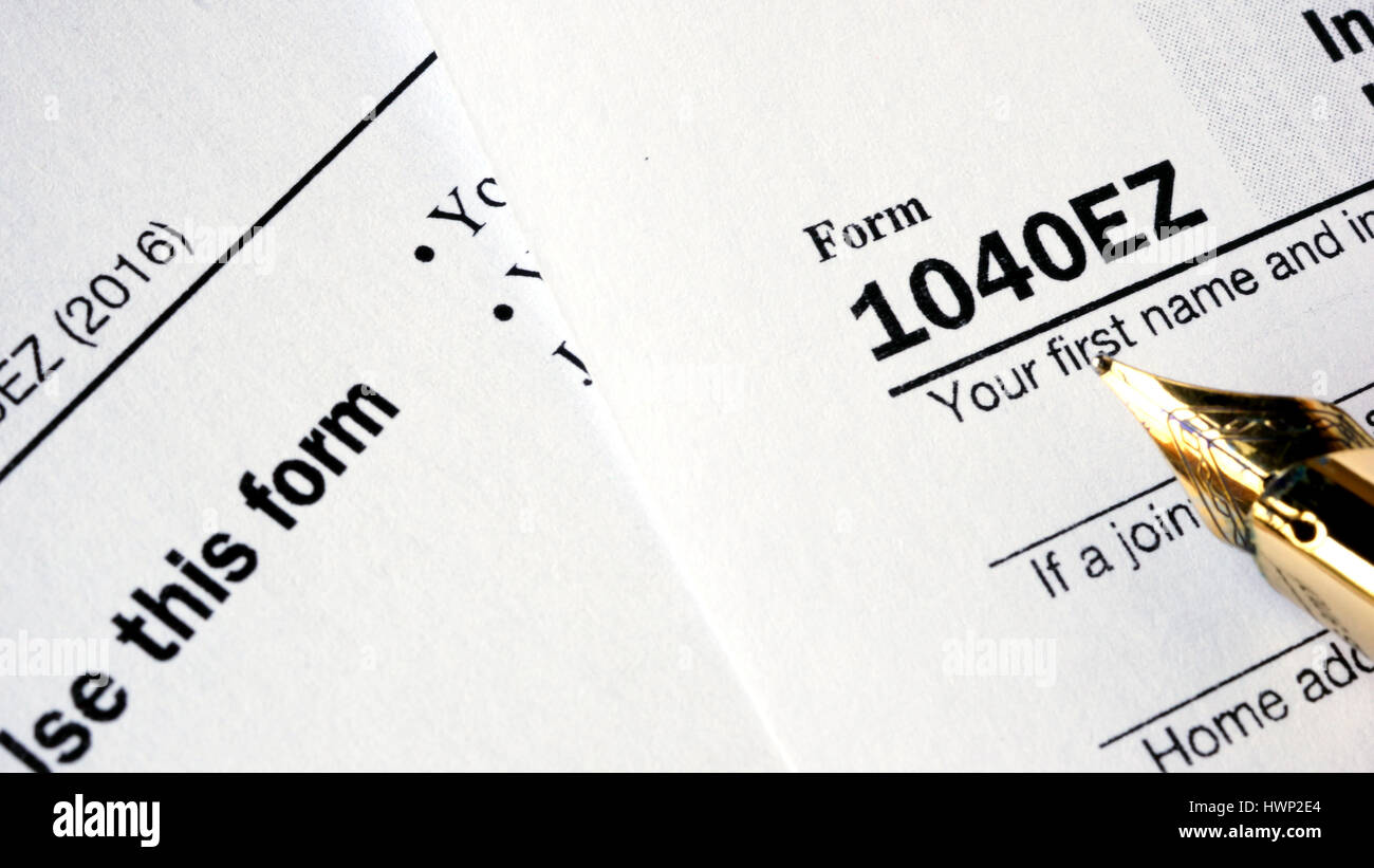 Close up photo of 1040ez form and pen Stock Photo - Alamy