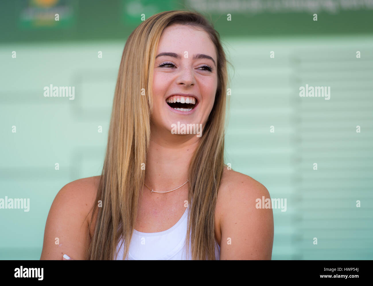 Draw open hi-res stock photography and images - Alamy
