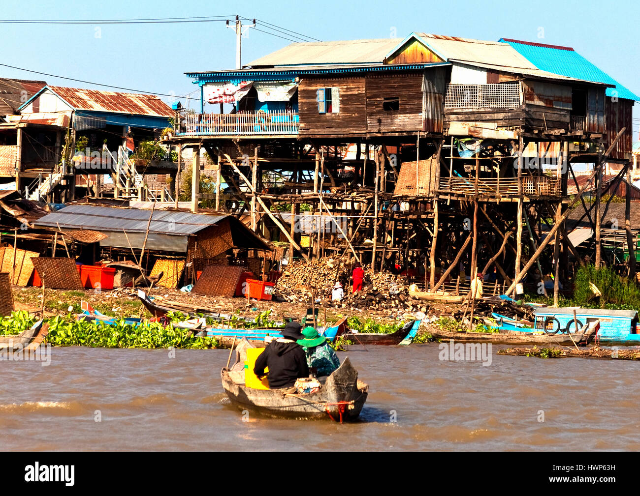 Family paddling home to Kampong Chhnang in Cambodia Stock Photo - Alamy