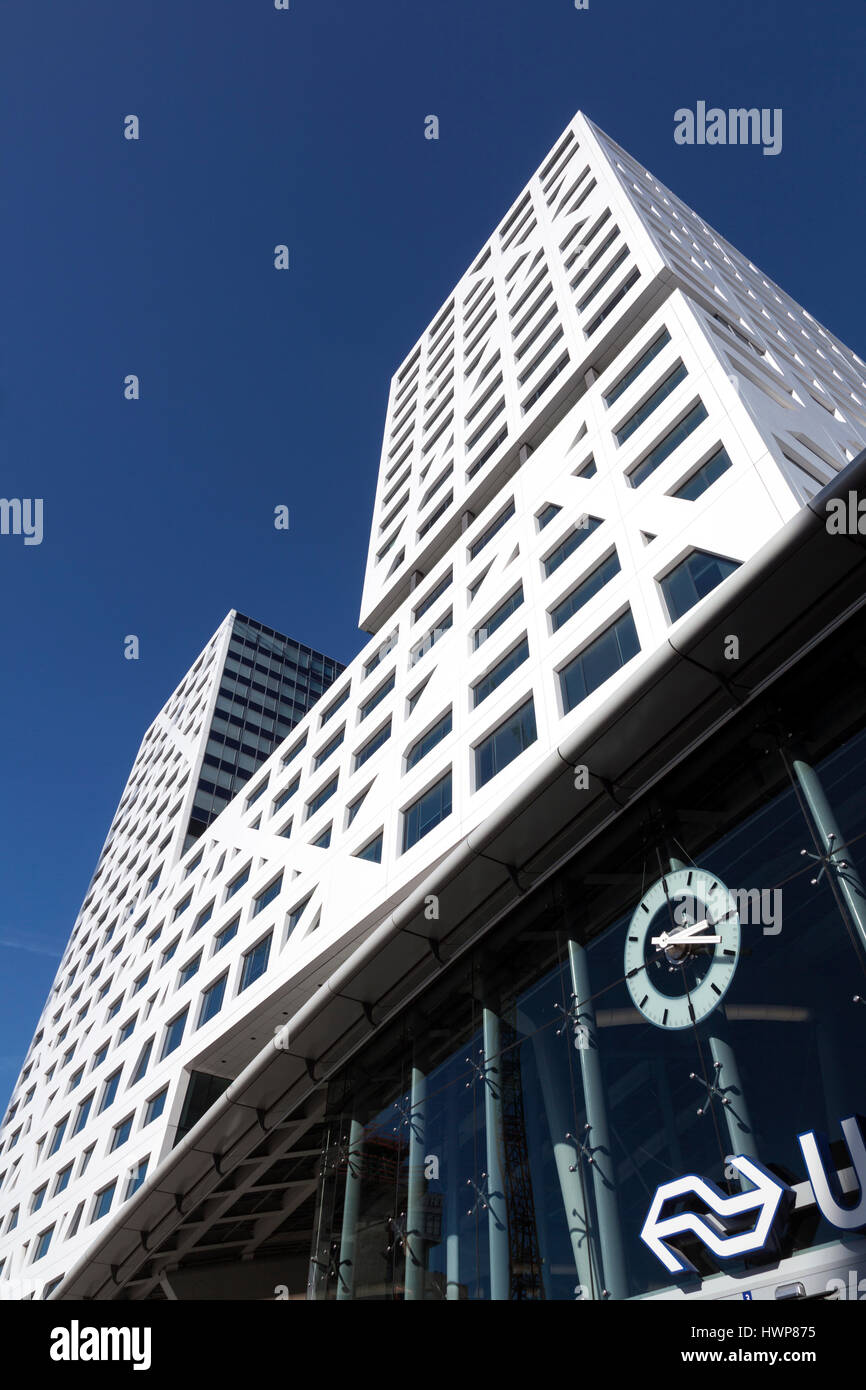 Centre bracing hi-res stock photography and images - Alamy