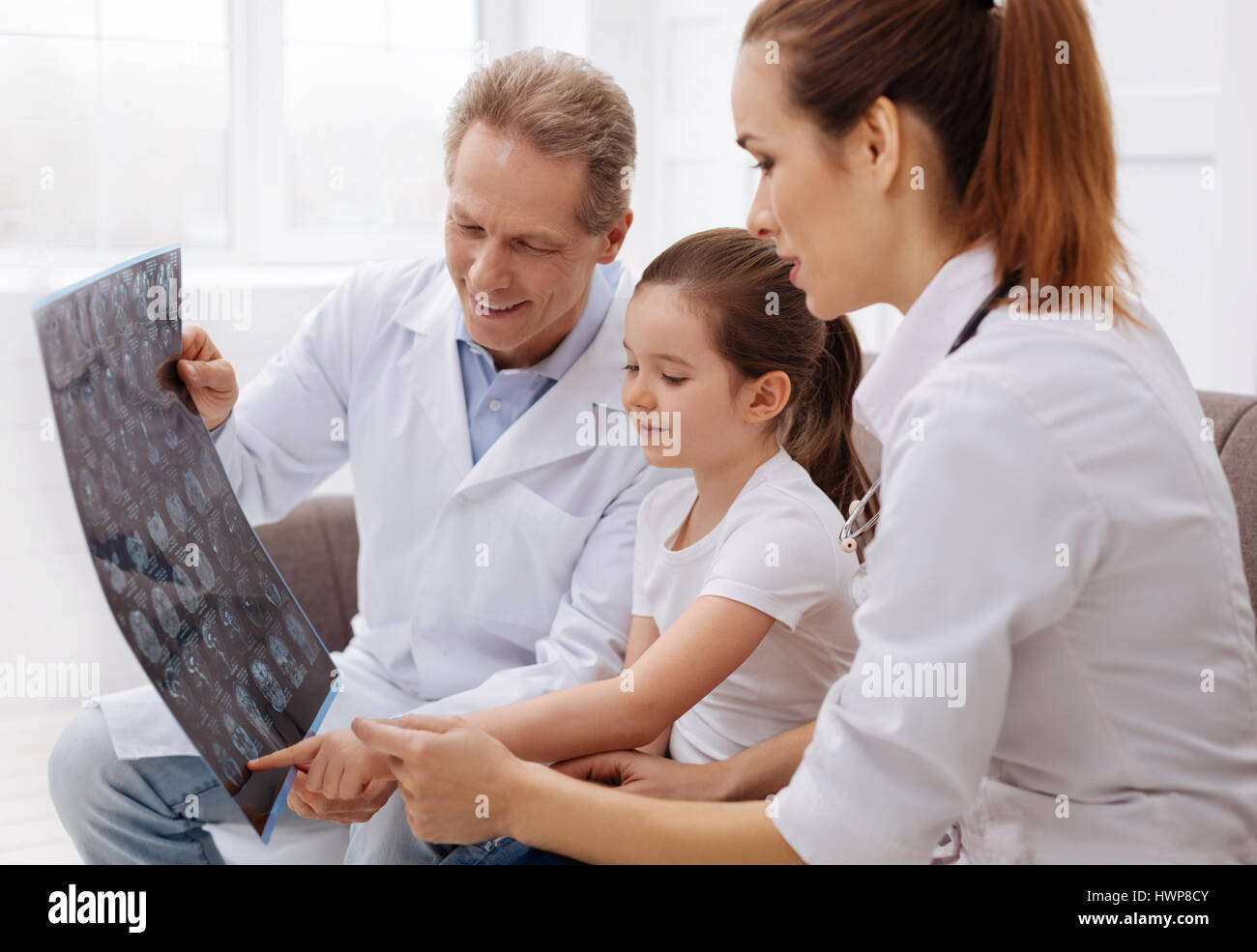 Doctor examine mri scan hi-res stock photography and images - Alamy