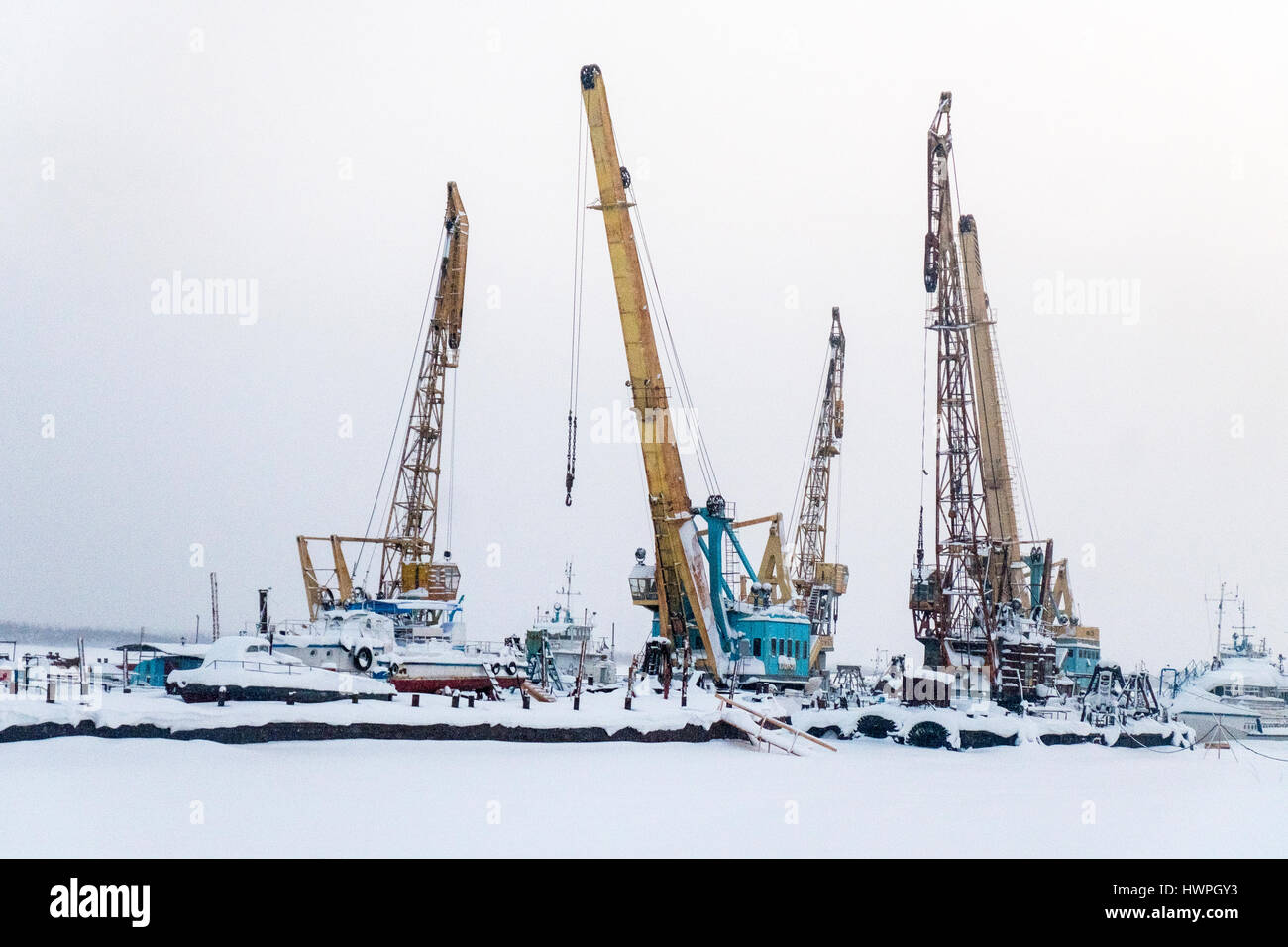Extreme weather boats hi-res stock photography and images - Alamy