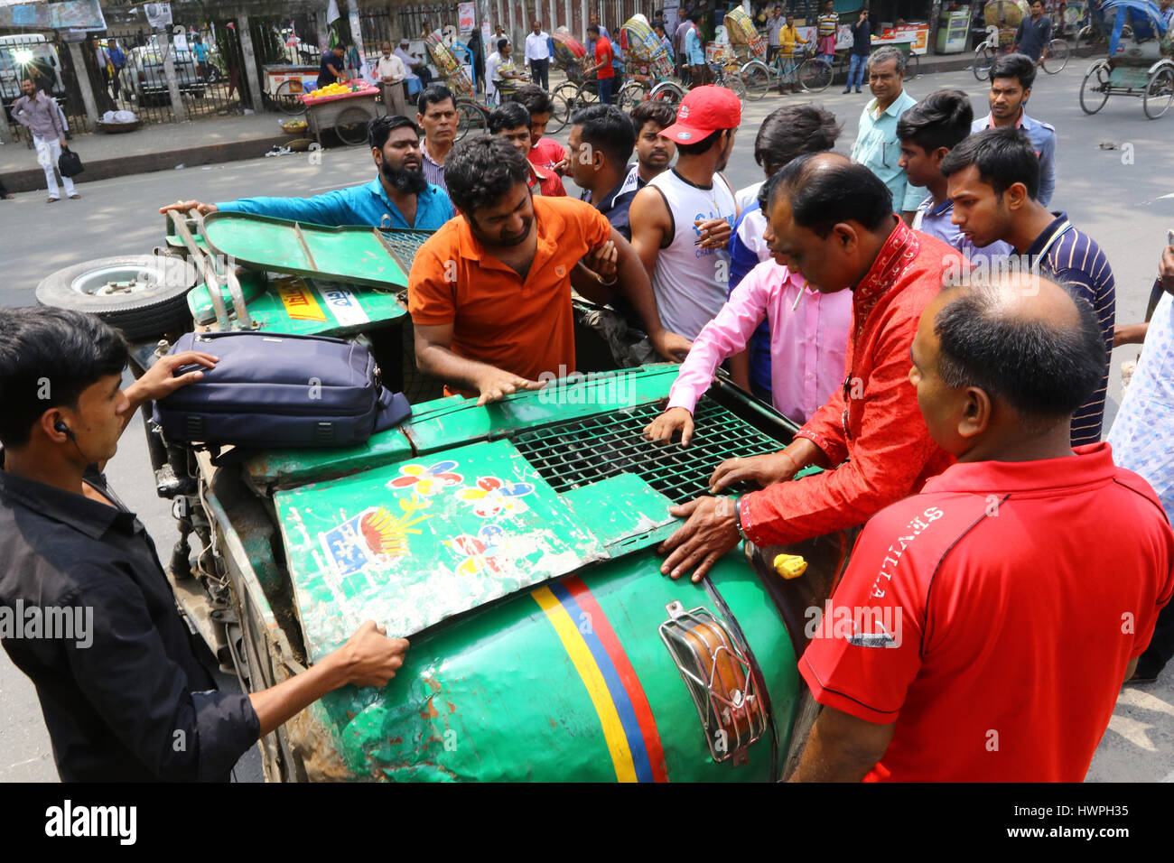 Cng auto rickshaw bangladesh hi-res stock photography and images - Alamy