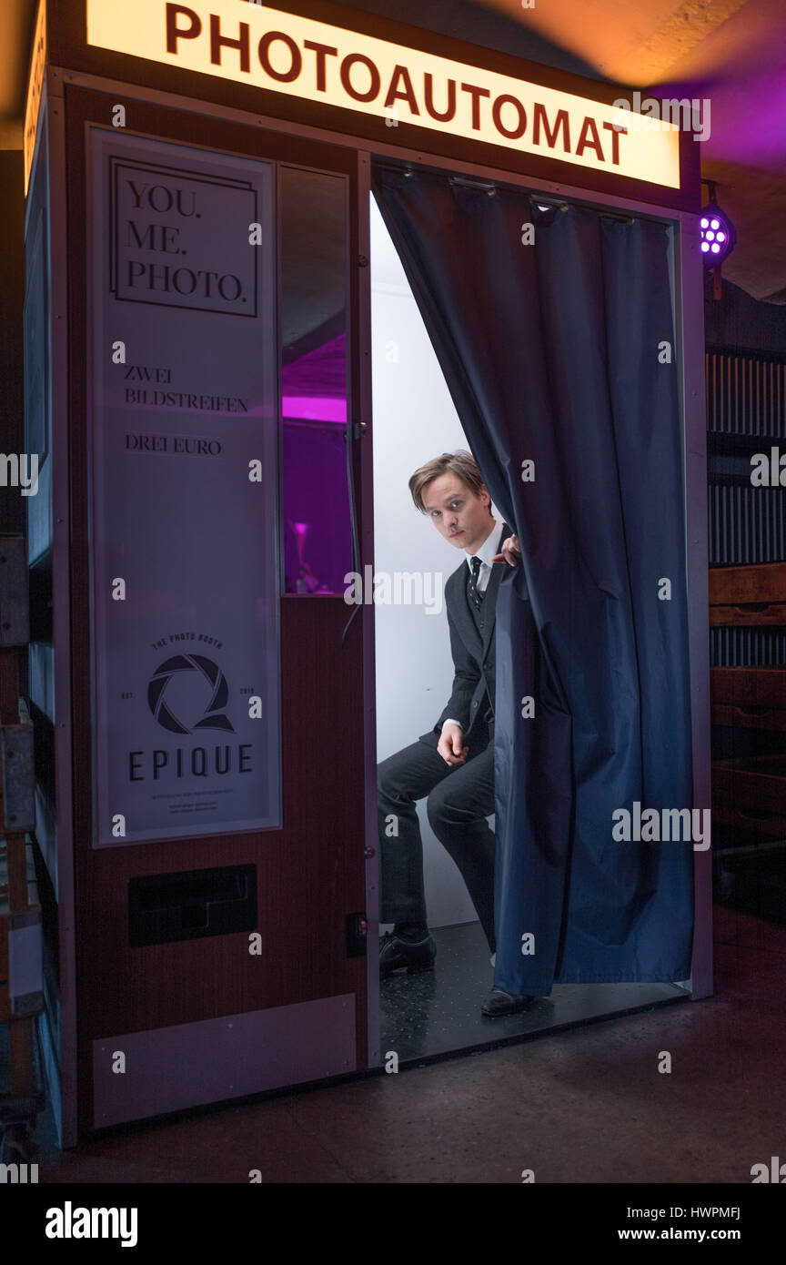 Berlin, Germany. 22nd Mar, 2017. German singer and actor Tom Schilling ...