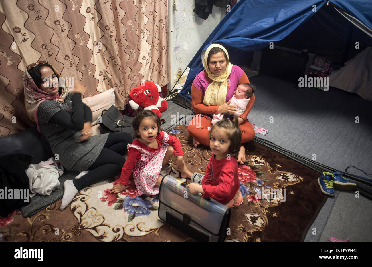 Athens, Greece. 21st Mar, 2017. Refugees living in tents at the refugee ...