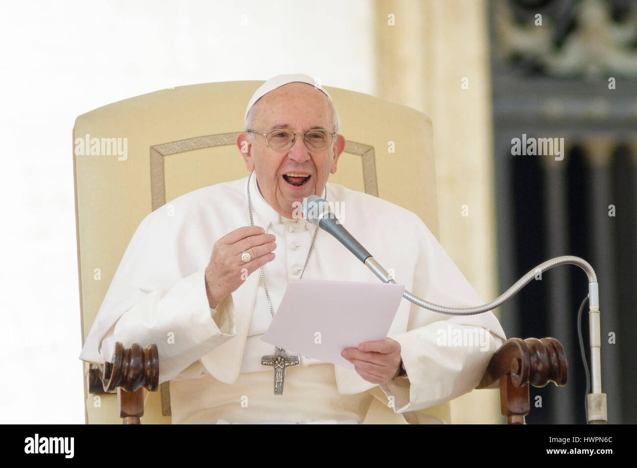 Current pope hi-res stock photography and images - Alamy