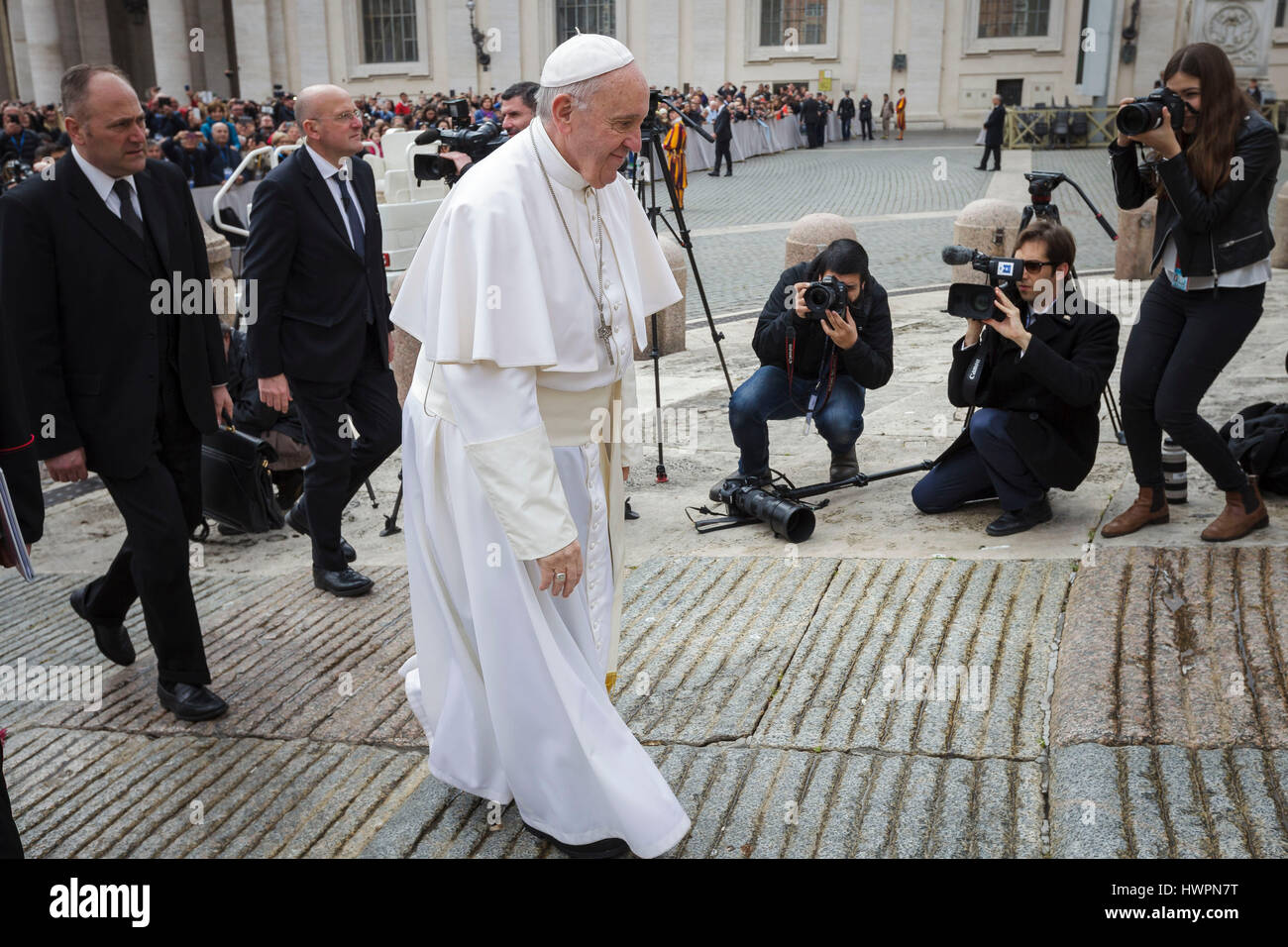 Current pope hi-res stock photography and images - Alamy