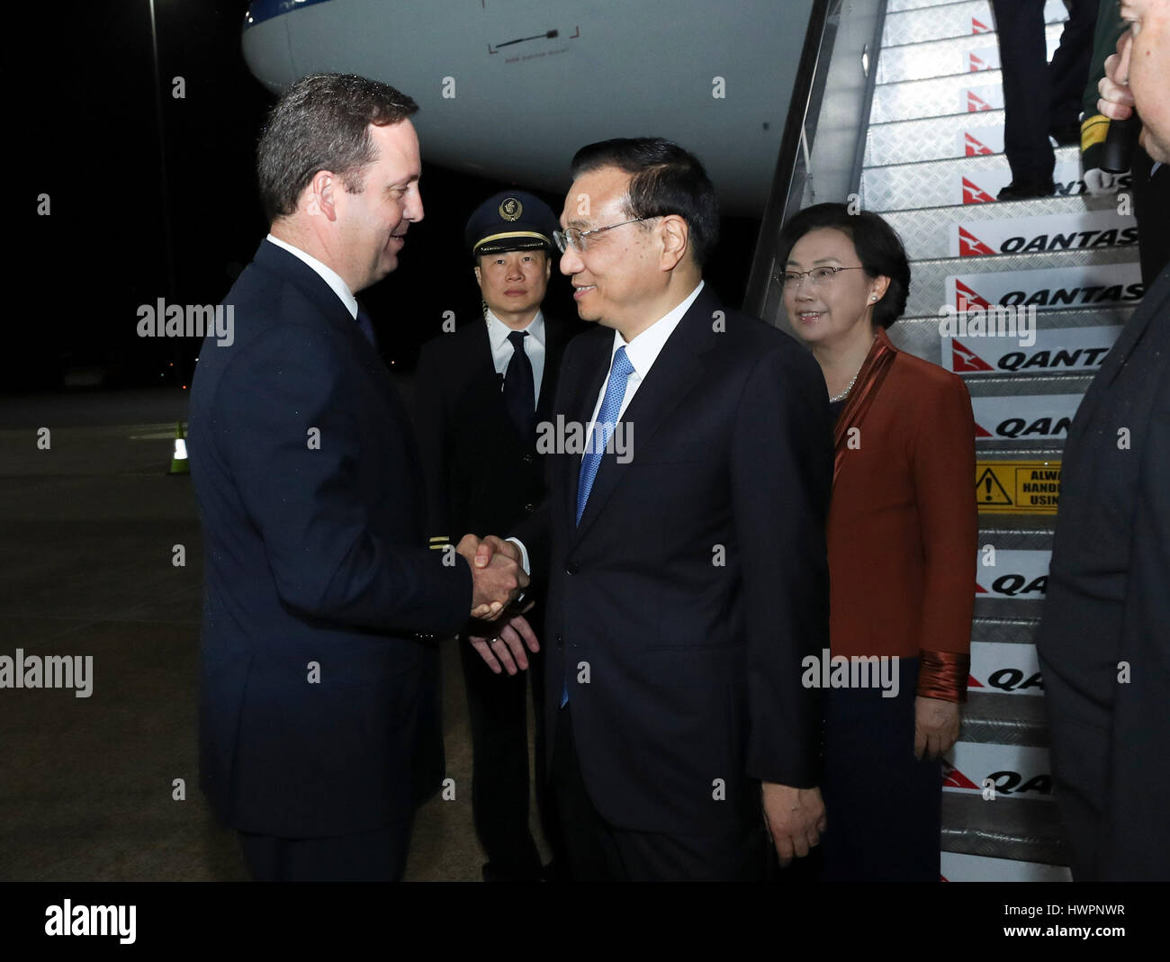 Canberra. 22nd Mar, 2017. Chinese Premier Li Keqiang (3rd L) arrives ...