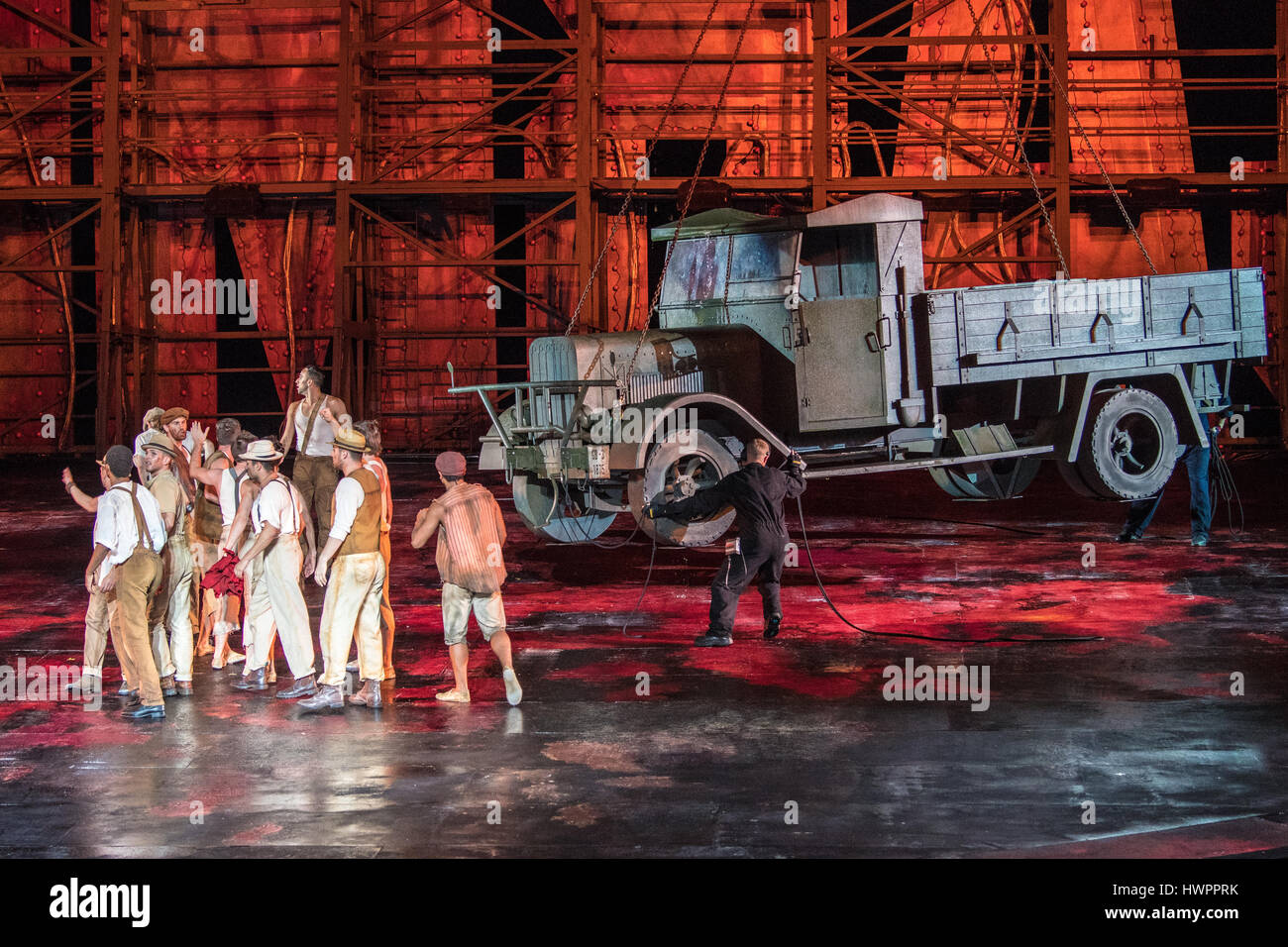 Handa opera on sydney harbour hi-res stock photography and images - Alamy