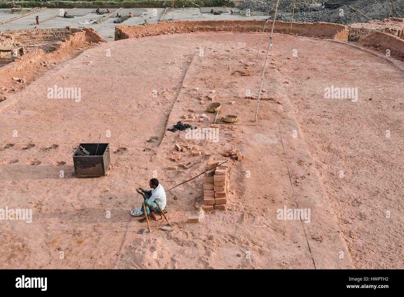 Child labour india brick hi-res stock photography and images - Alamy
