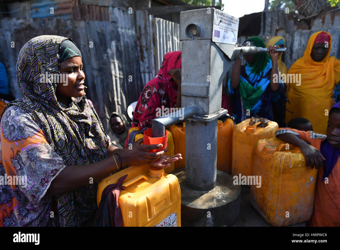 Internal displaced person hi-res stock photography and images - Alamy
