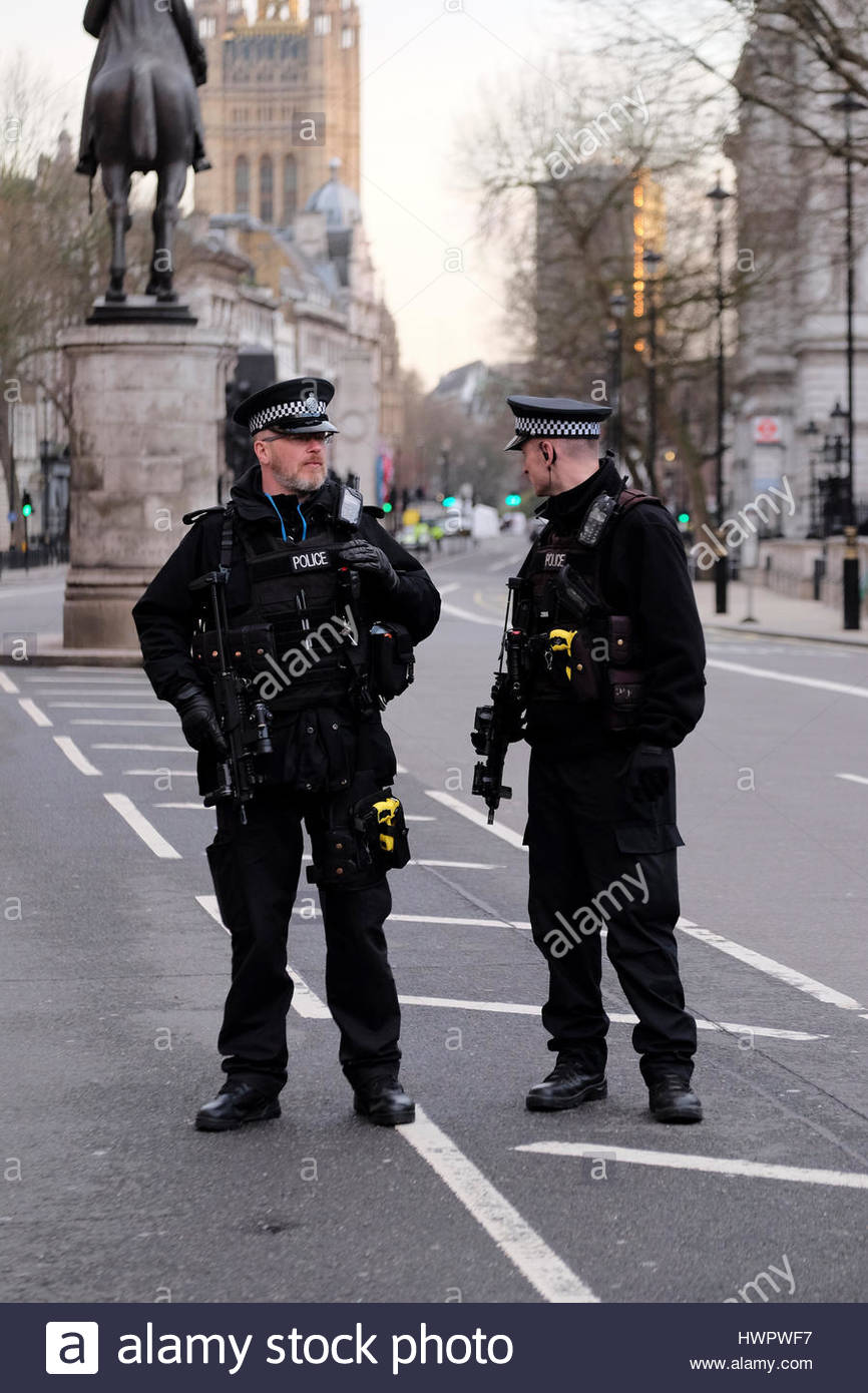 Armed Police Officer London Stock Photos & Armed Police Officer London ...