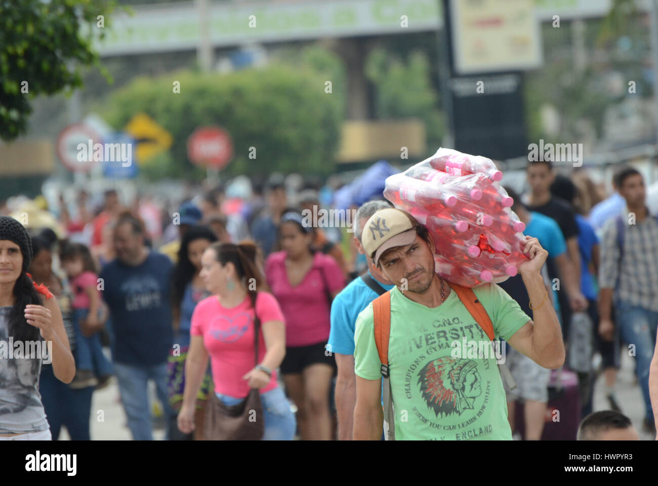Colombian border hi-res stock photography and images - Alamy
