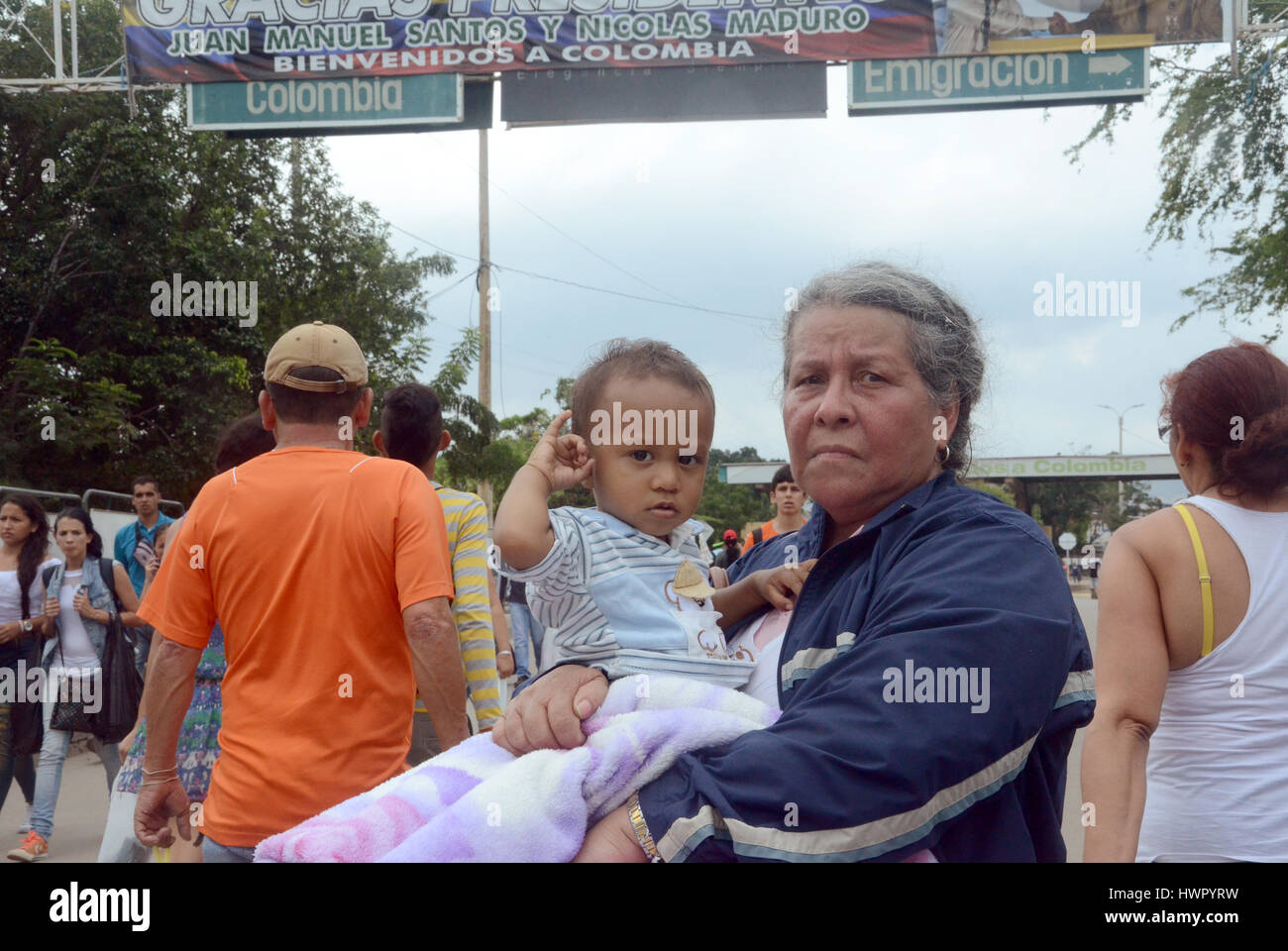 Venezuela border bridge hi-res stock photography and images - Alamy