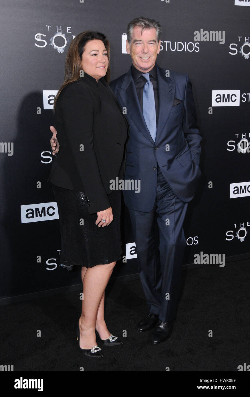 Keely shaye smith pierce brosnan hi-res stock photography and images ...