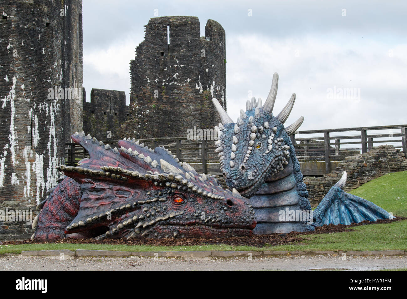 Caerphilly Castle, South Wales, UK. 4th Apr, 2017. The Welsh dragon ...