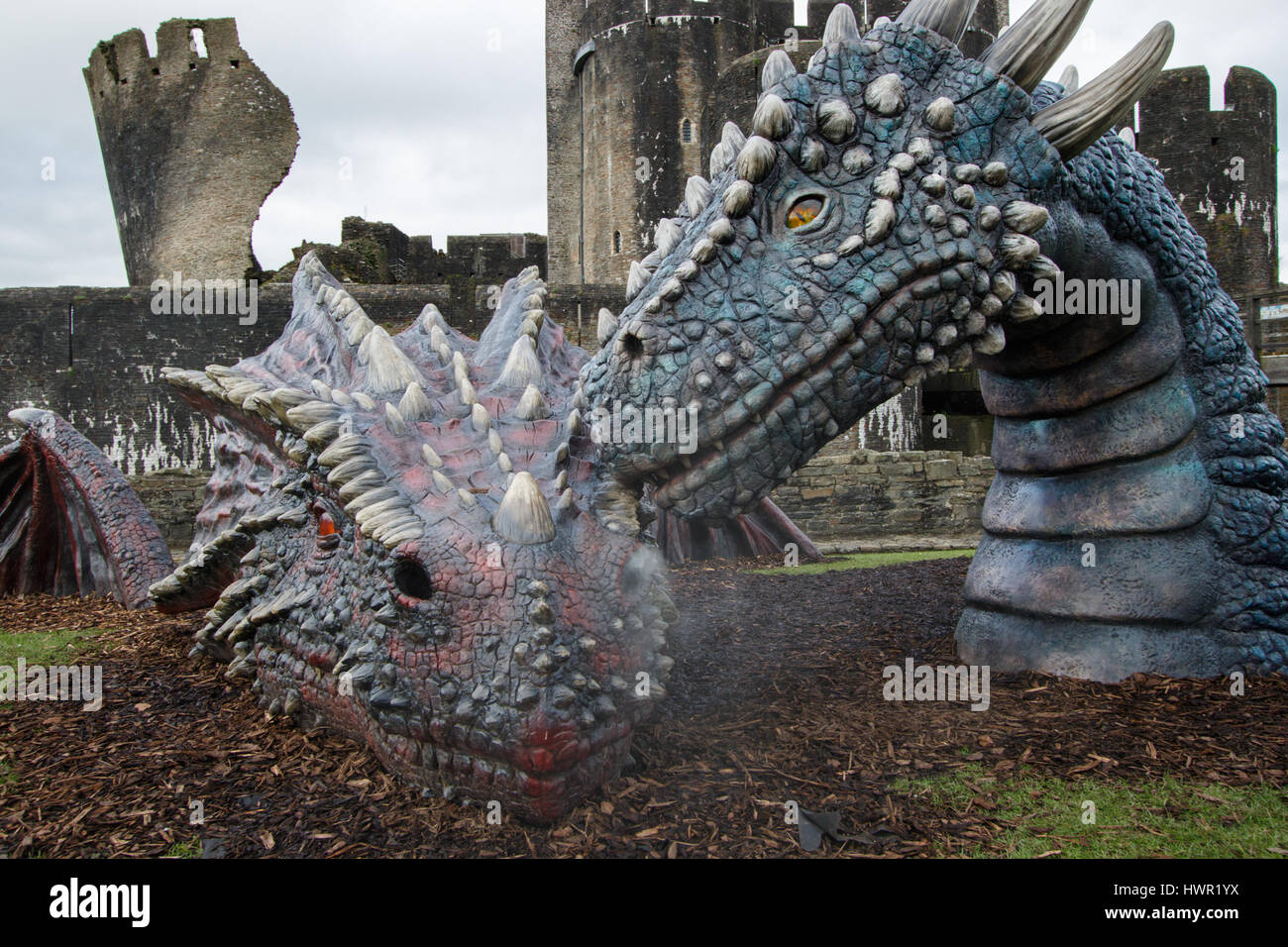 Caerphilly Castle, South Wales, UK. 4th Apr, 2017. The Welsh dragon ...
