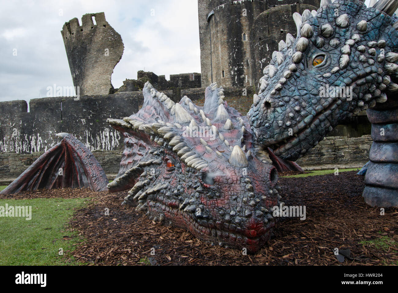 Caerphilly Castle, South Wales, UK. 4th Apr, 2017. The Welsh dragon ...