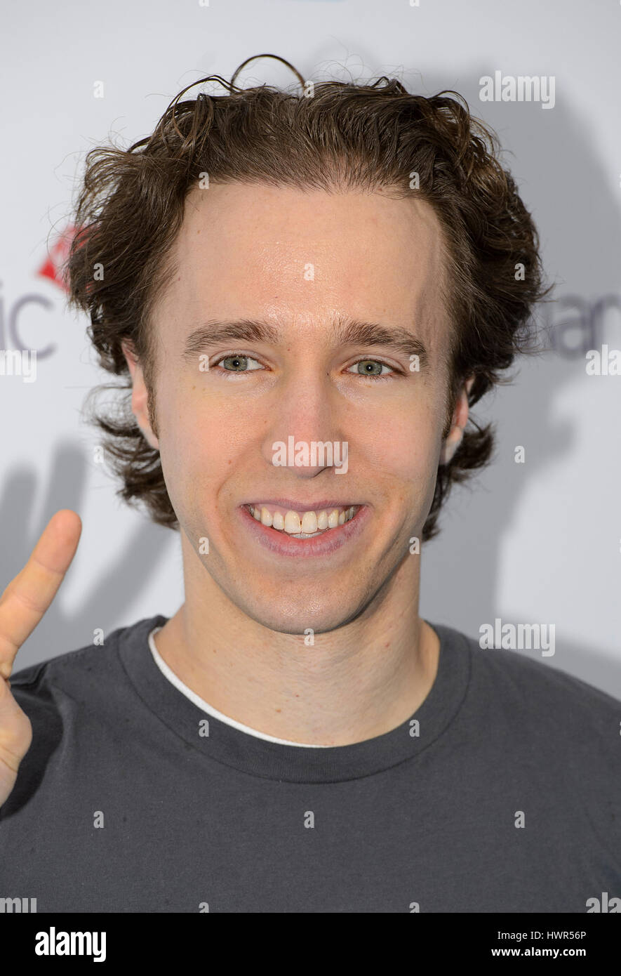 Craig kielburger portrait with children hi-res stock photography and ...