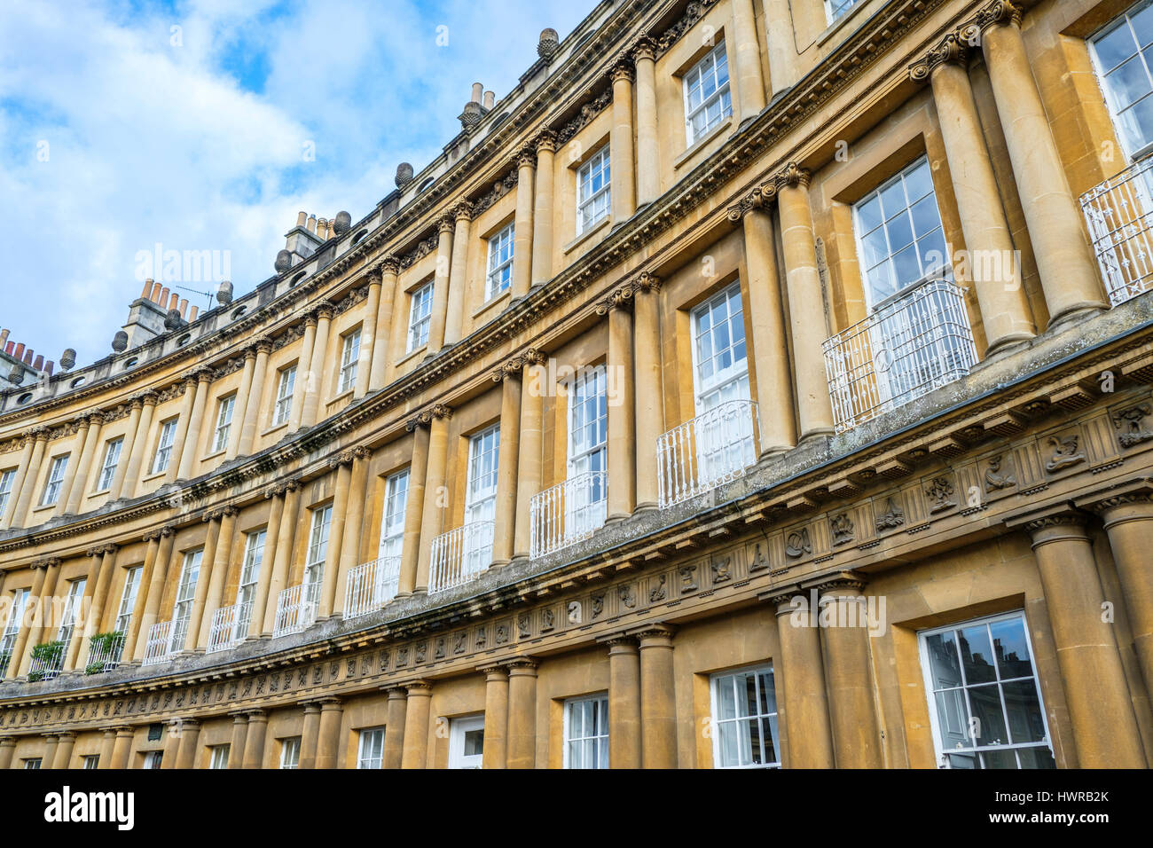 The impressive sweep of Georgian architecture of Royal Crescent in Bath ...