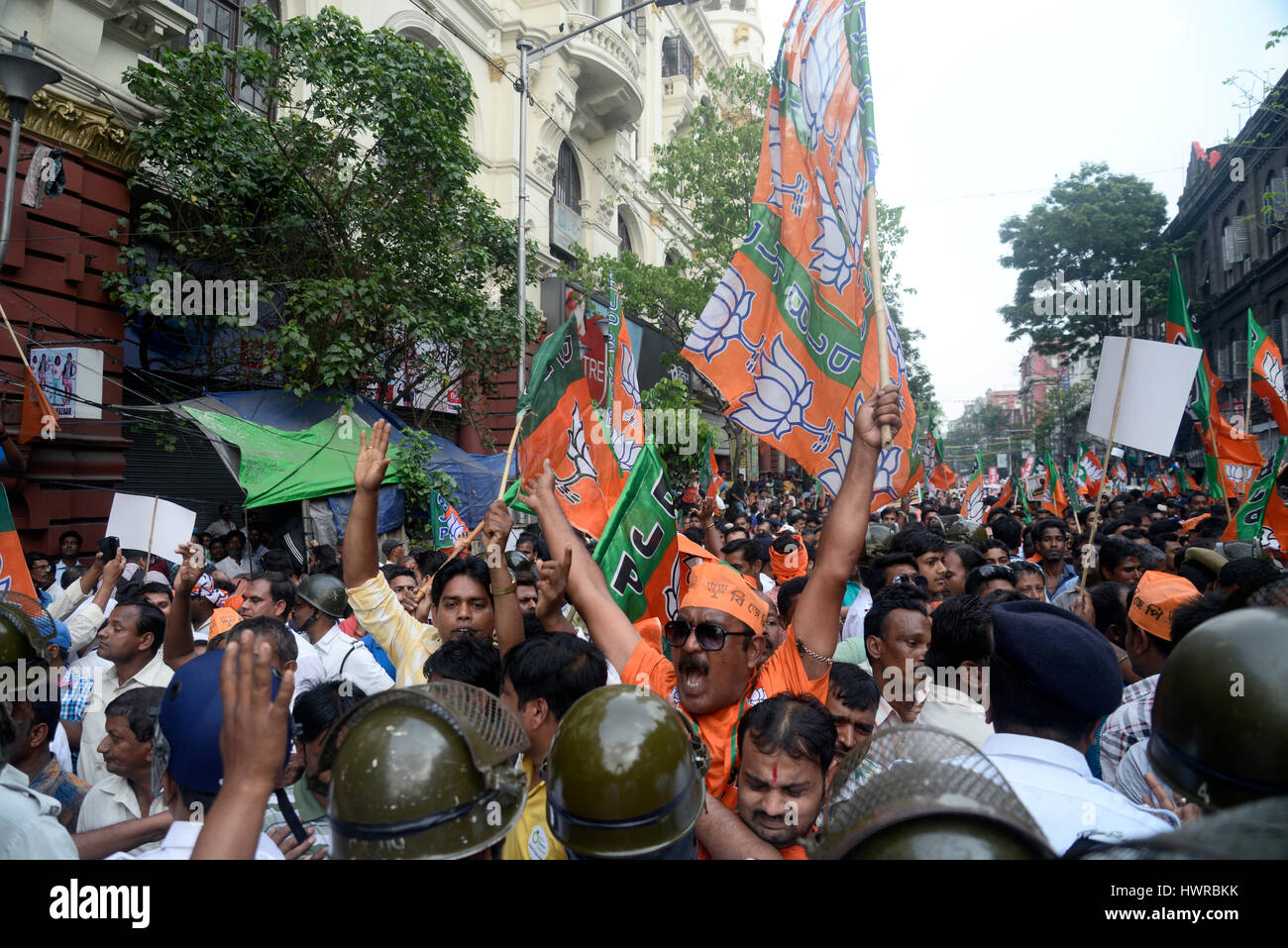 Kolkata, India. 22nd Mar, 2017. BJP activist tussle at esplanade as ...