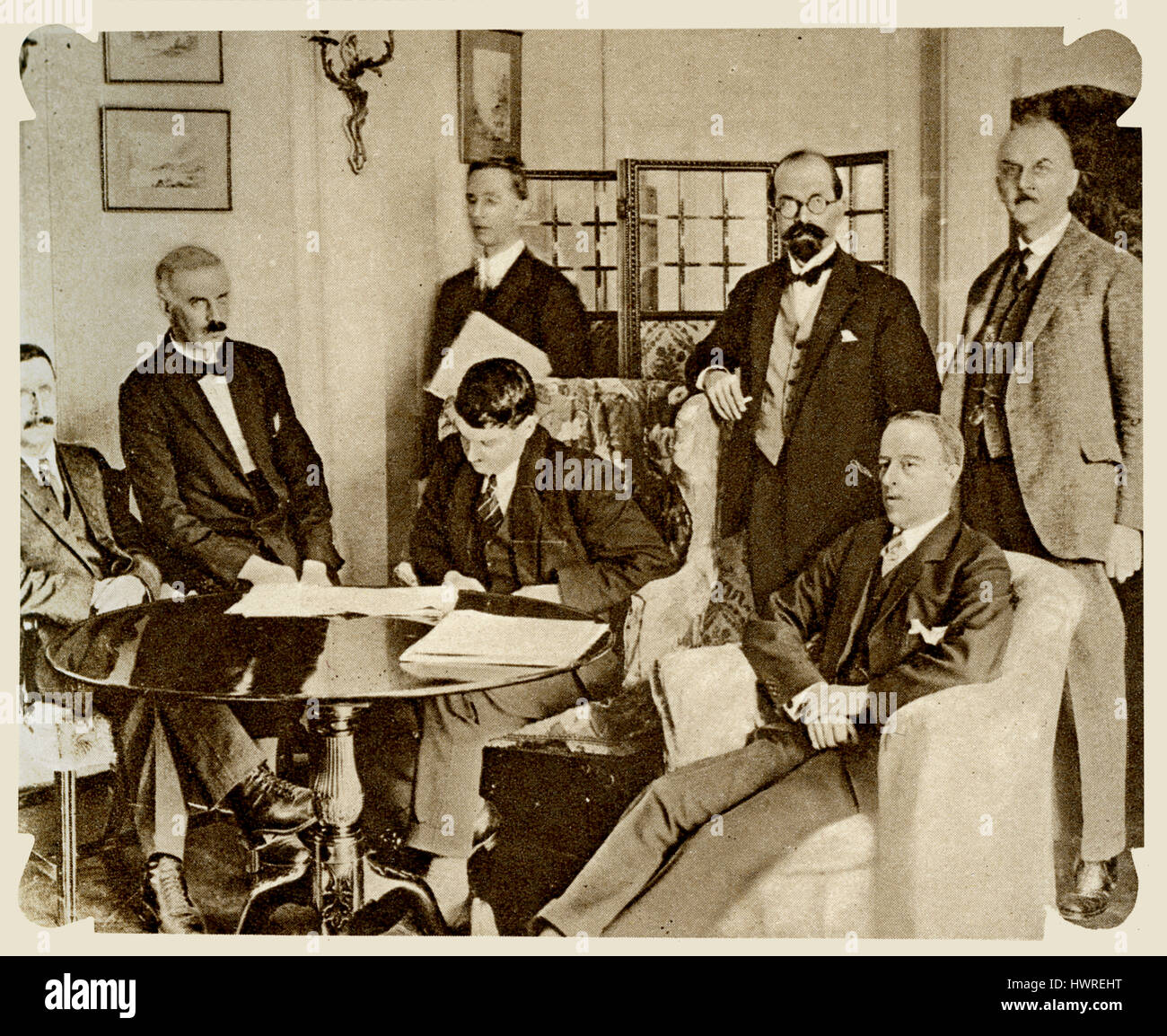 Irish troubles 1921 - the making of the Irish Free State. Five Irish ...