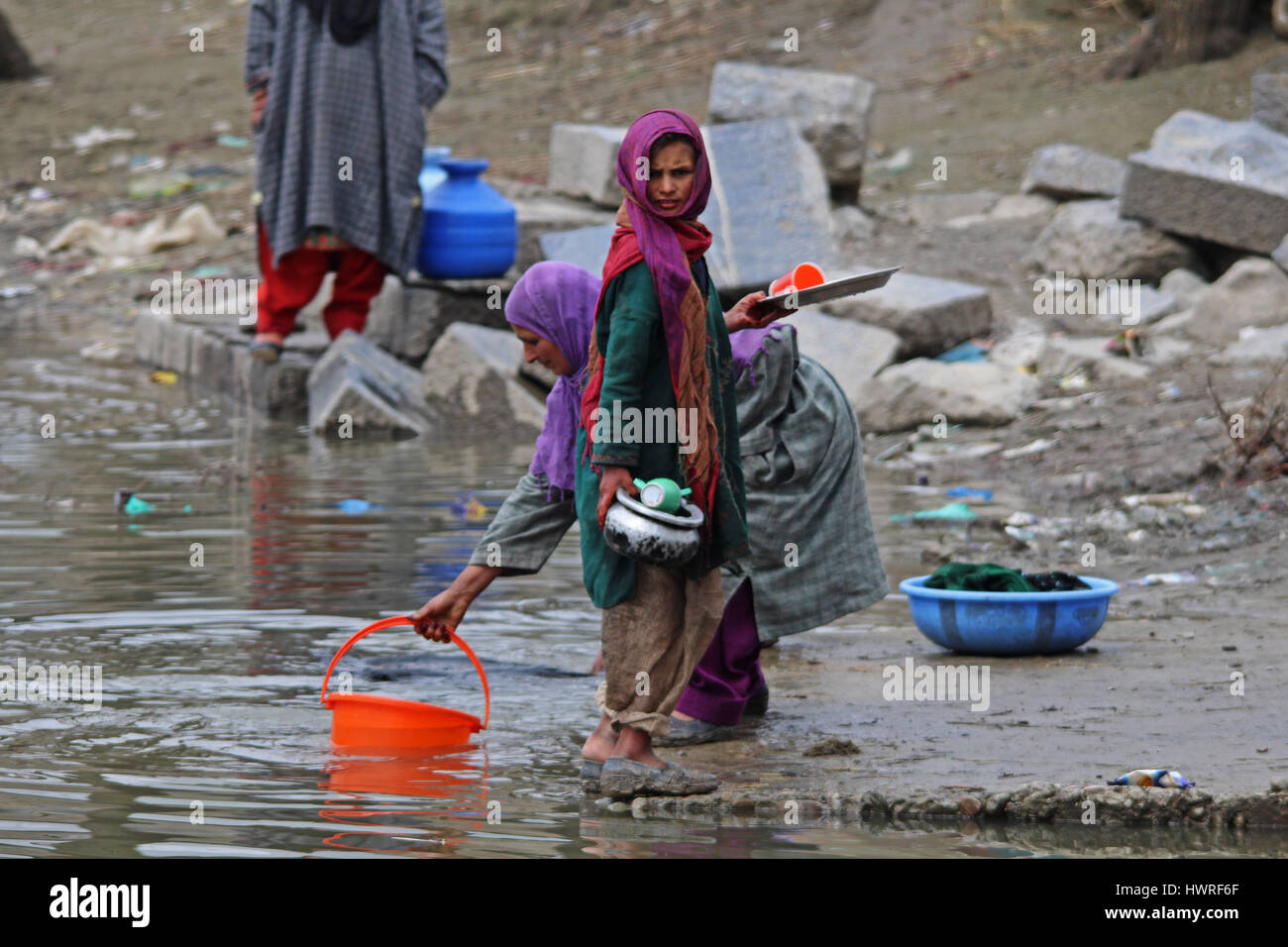 Indian women fetch water hi-res stock photography and images - Alamy
