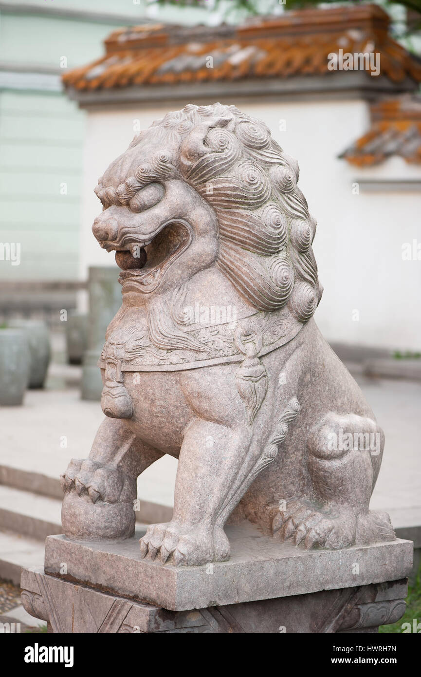 Artistic stone lion statue hi-res stock photography and images - Alamy