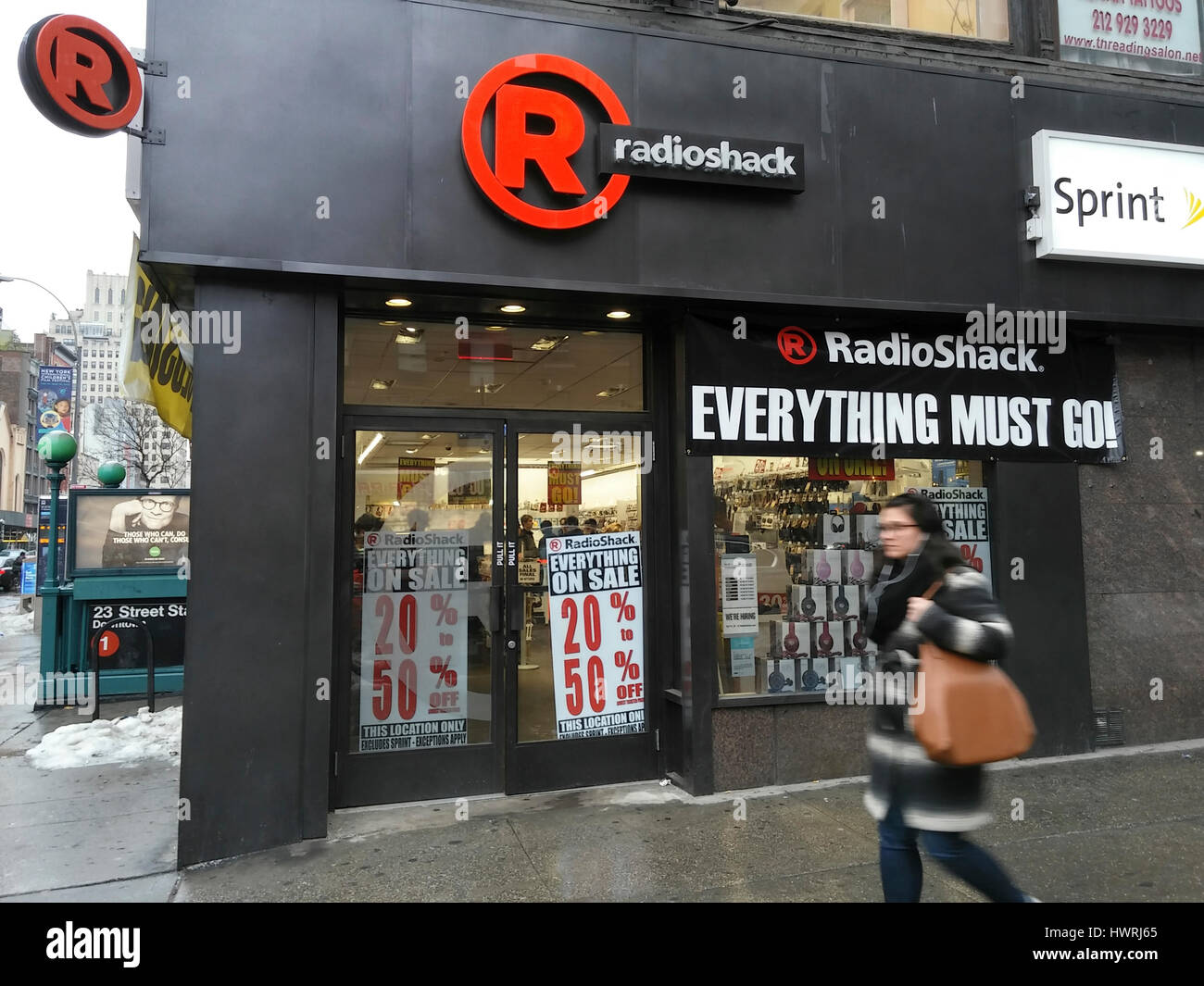 Closing store radioshack hi-res stock photography and images - Alamy