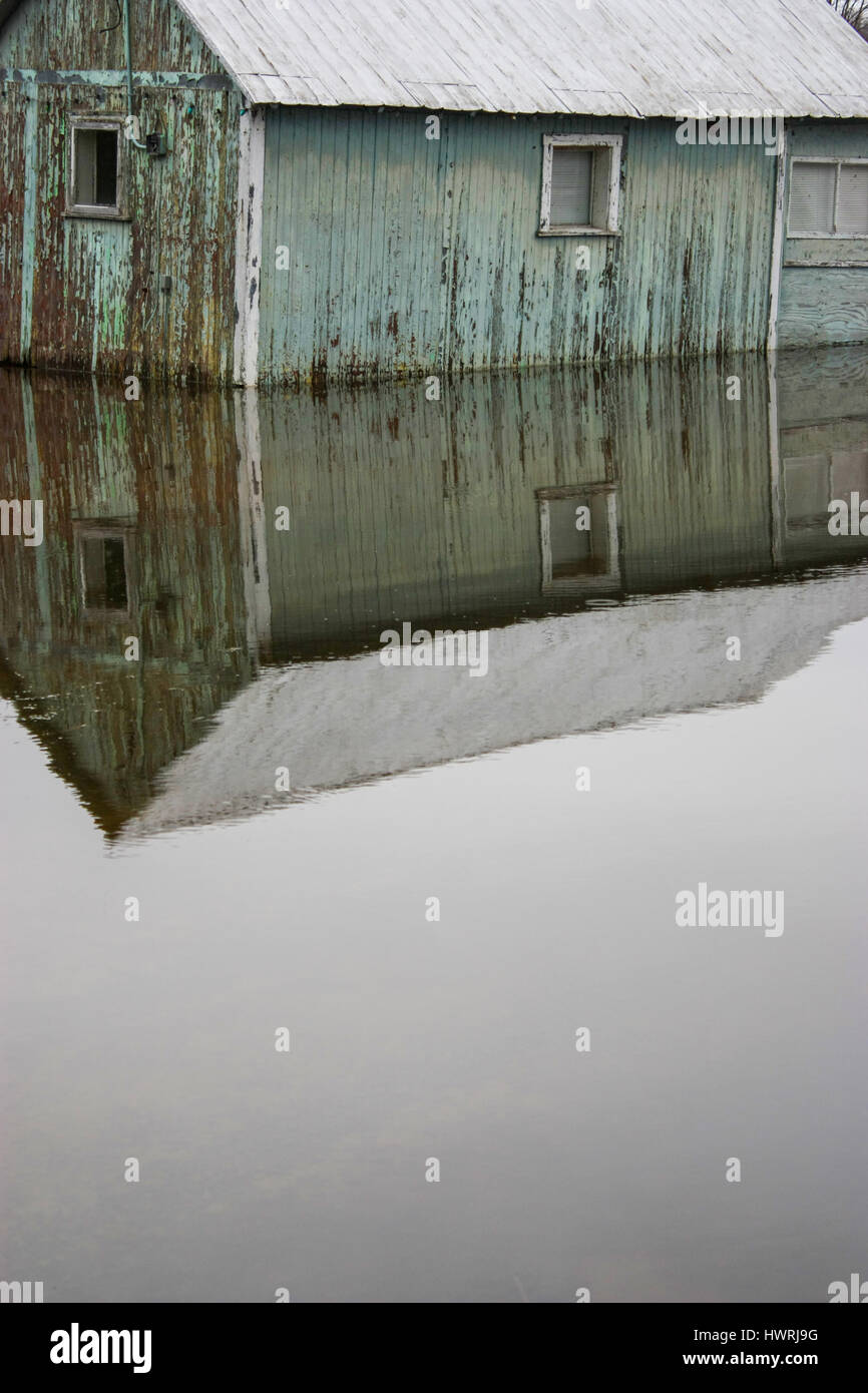 old barn flooded Stock Photo - Alamy