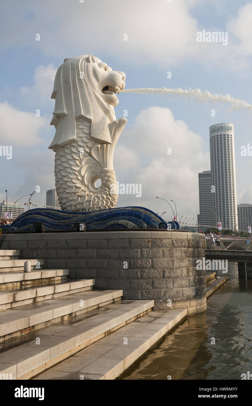 Singapore, Merlion statue Stock Photo - Alamy