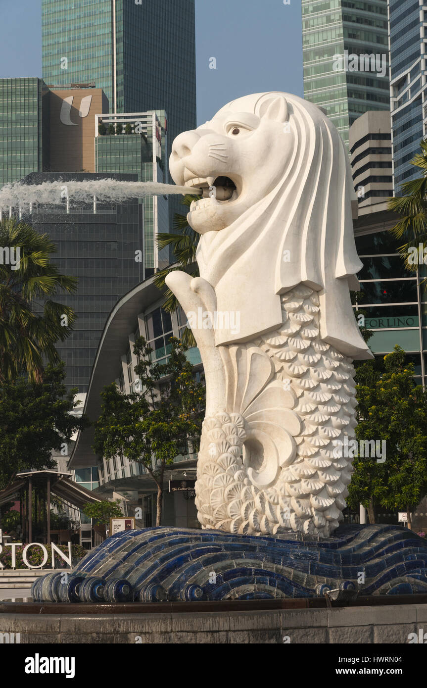 Singapore, Merlion statue Stock Photo - Alamy