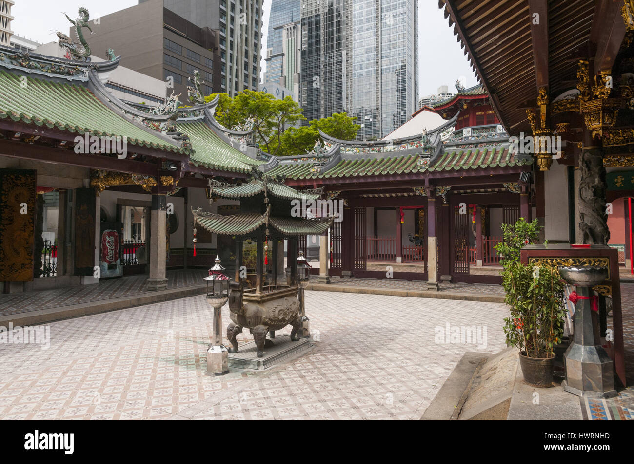 Singapore, Chinatown, Tian Hok Chinese Temple, courtyard Stock Photo ...