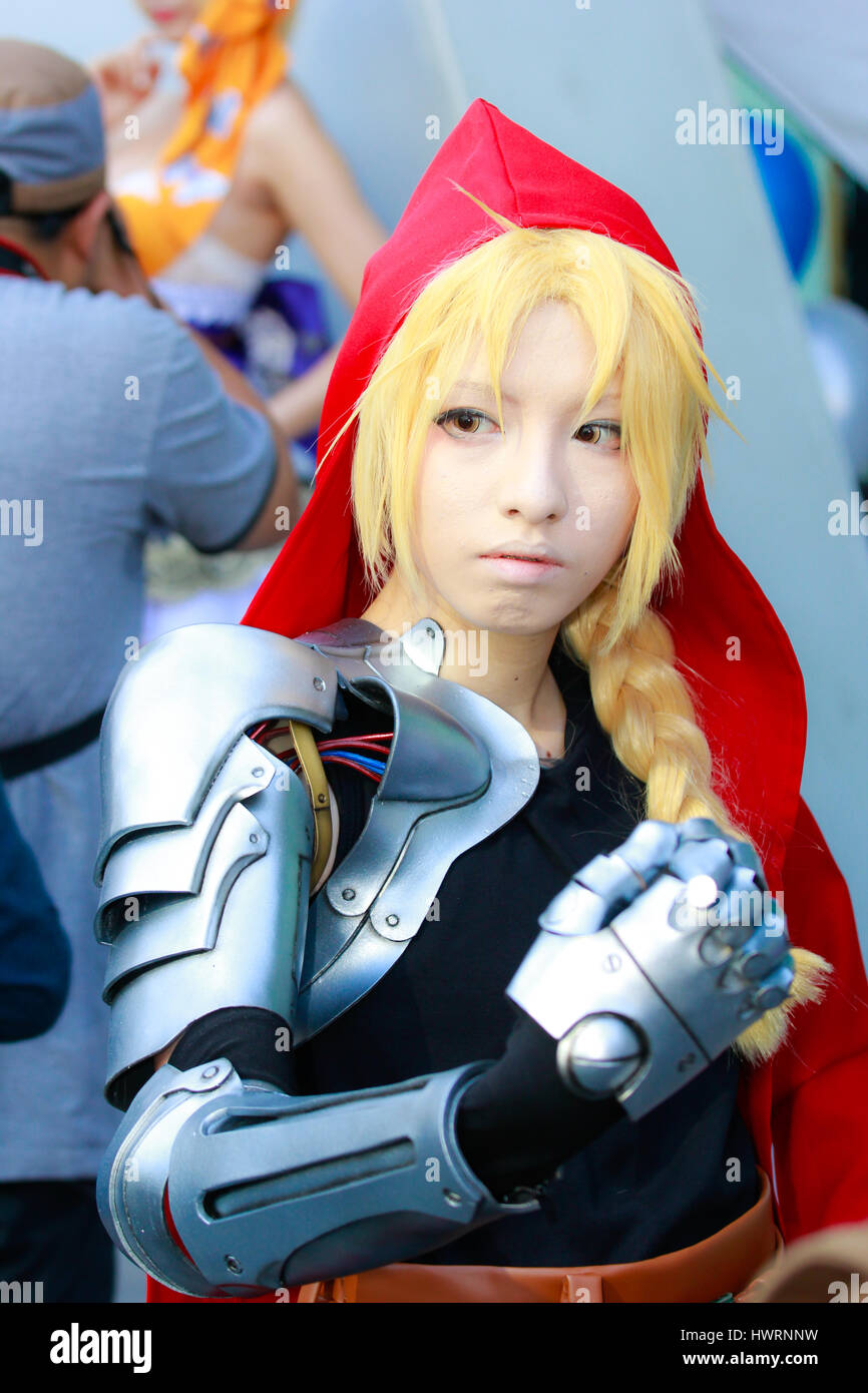 Female Edward Elric Cosplay
