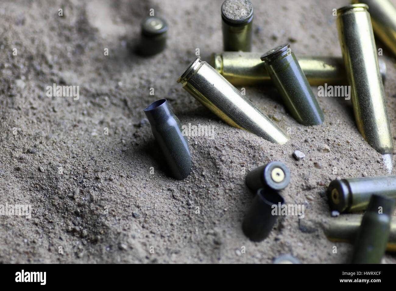 Single yellow brass bullet hi-res stock photography and images - Alamy
