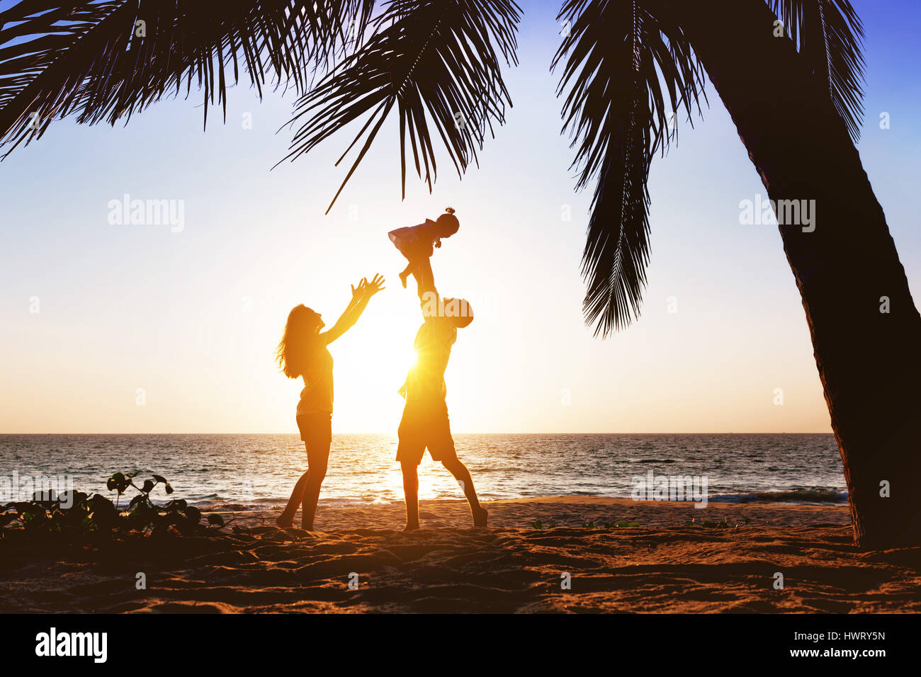 Family on beach sunset hi-res stock photography and images - Alamy