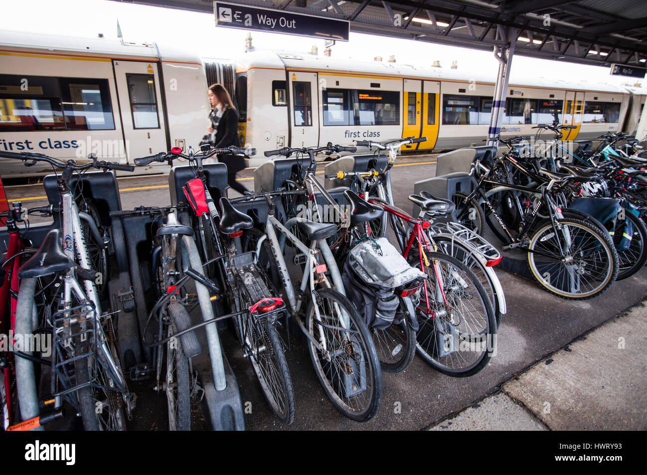 Tonbridge train station hi-res stock photography and images - Alamy