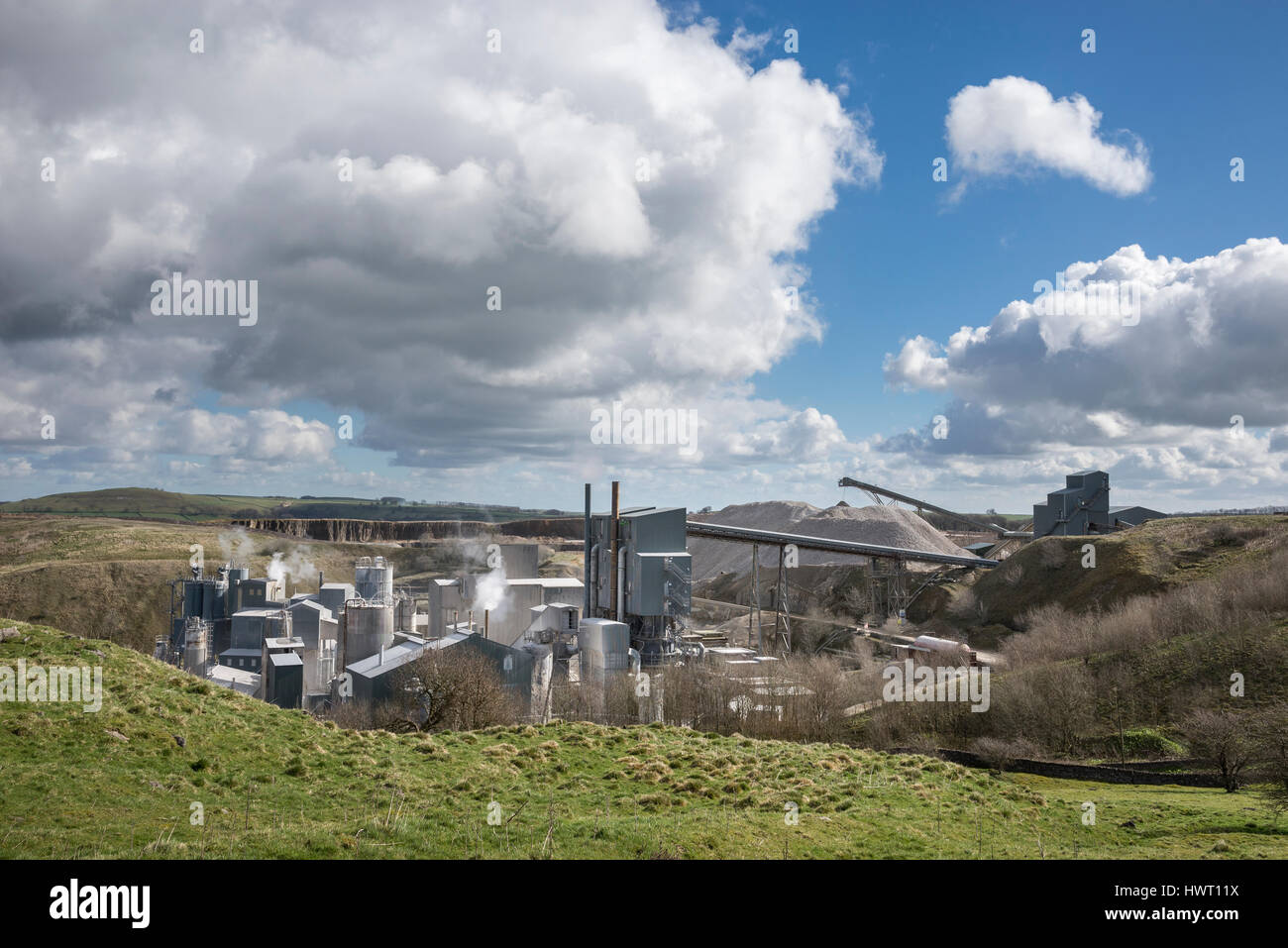 Working limestone quarry near Buxton, Derbyshire, England Stock Photo ...
