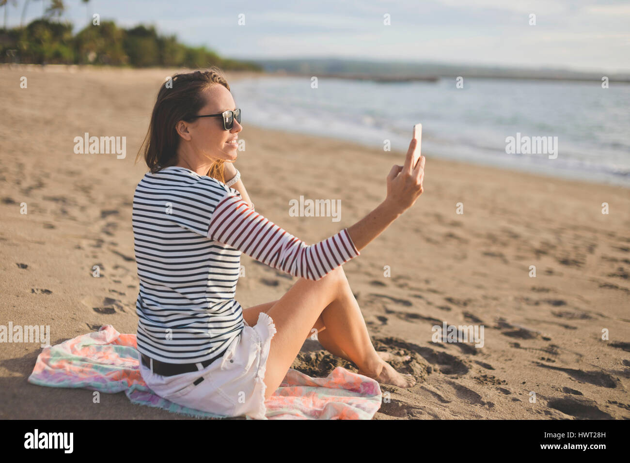 Selfie woman beach hi-res stock photography and images - Alamy