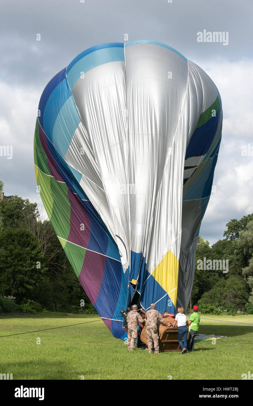 Preparation of hot air balloon to fly Stock Photo - Alamy