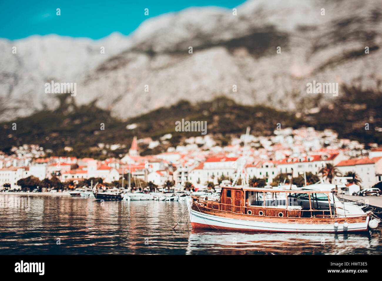 Tilt-shift image of boat in lake by houses Stock Photo - Alamy