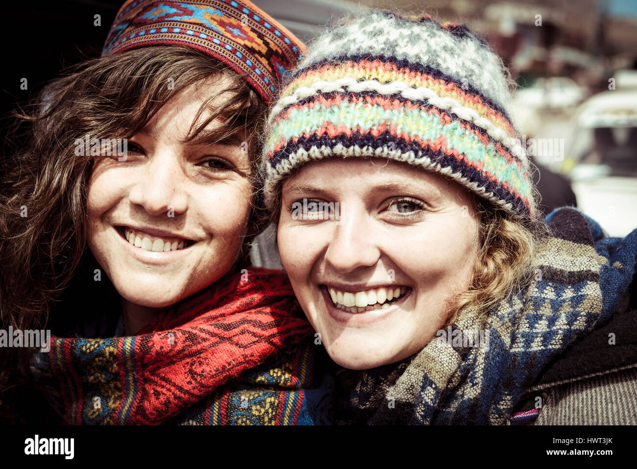 Portrait of smiling friends Stock Photo - Alamy