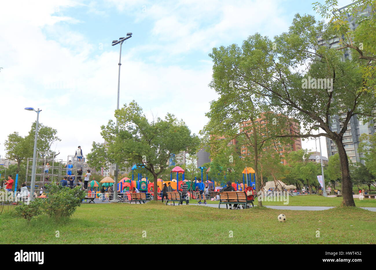 People visit Daan Park in downtown Taipei Taiwan Stock Photo - Alamy