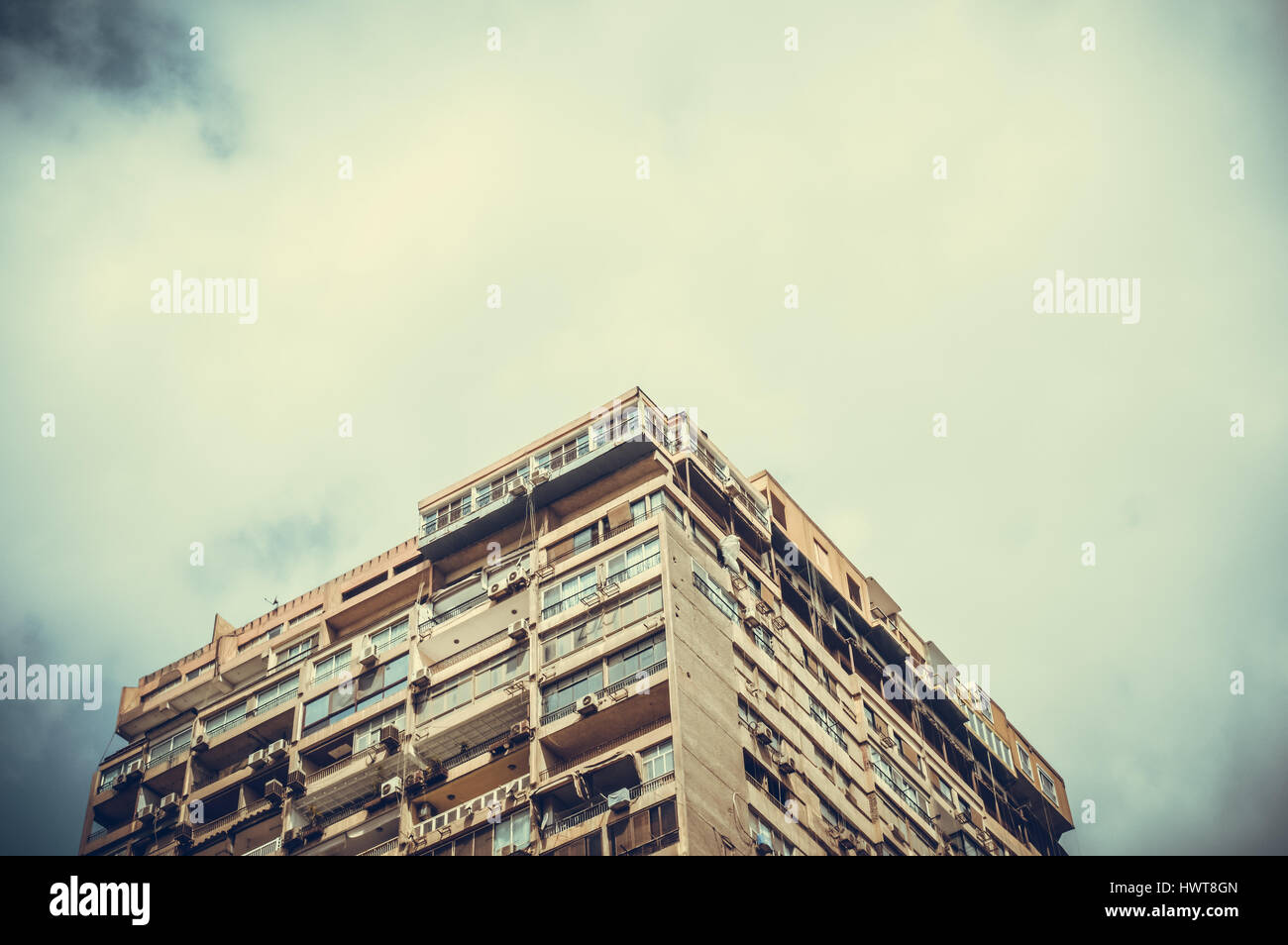 high building with view of sky Stock Photo - Alamy