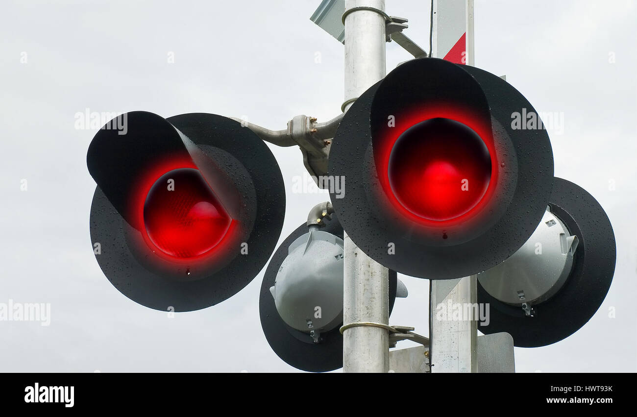 Overhead railroad signals hi-res stock photography and images - Alamy