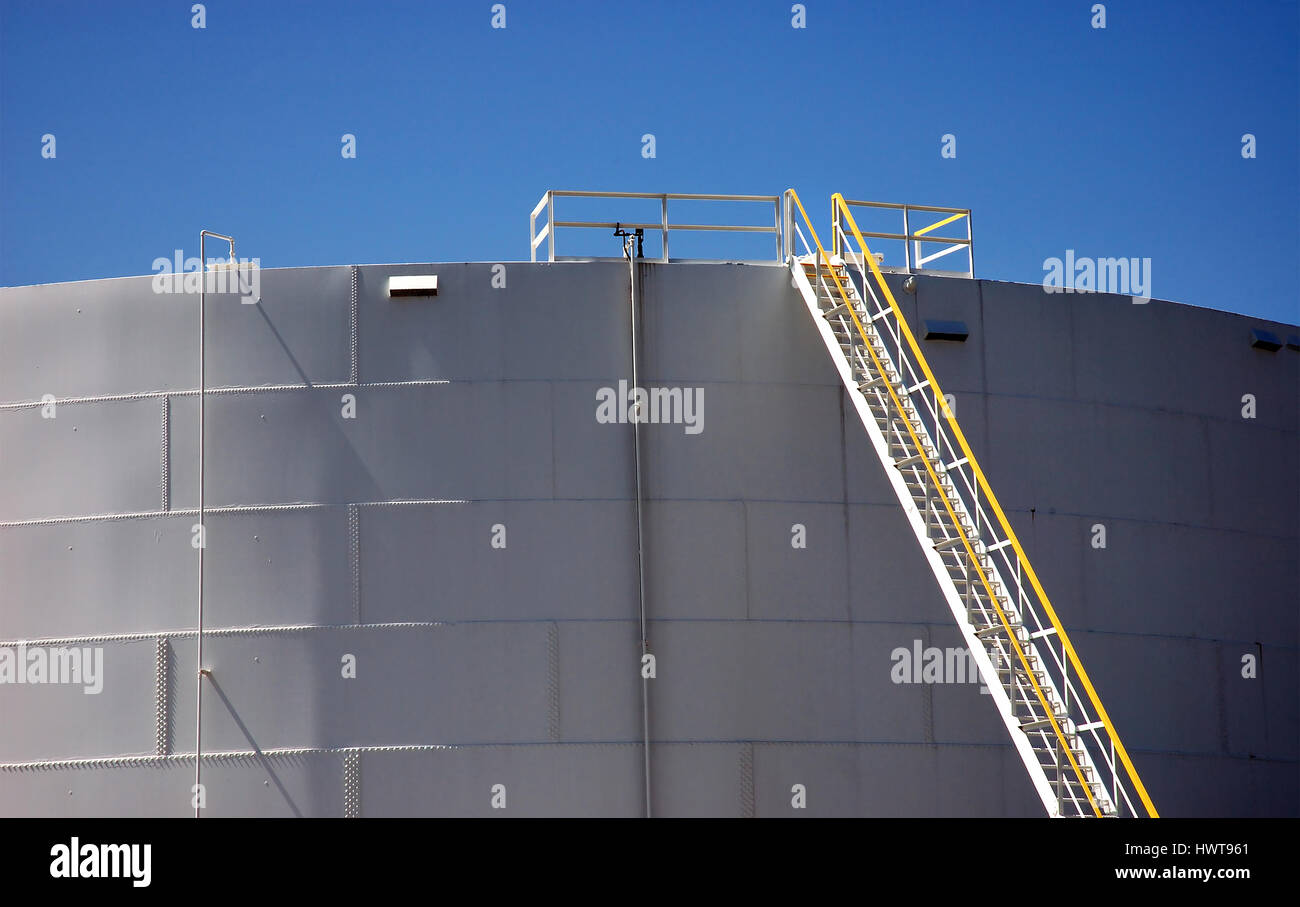 Gas and oil refinery plant complex tank Stock Photo - Alamy