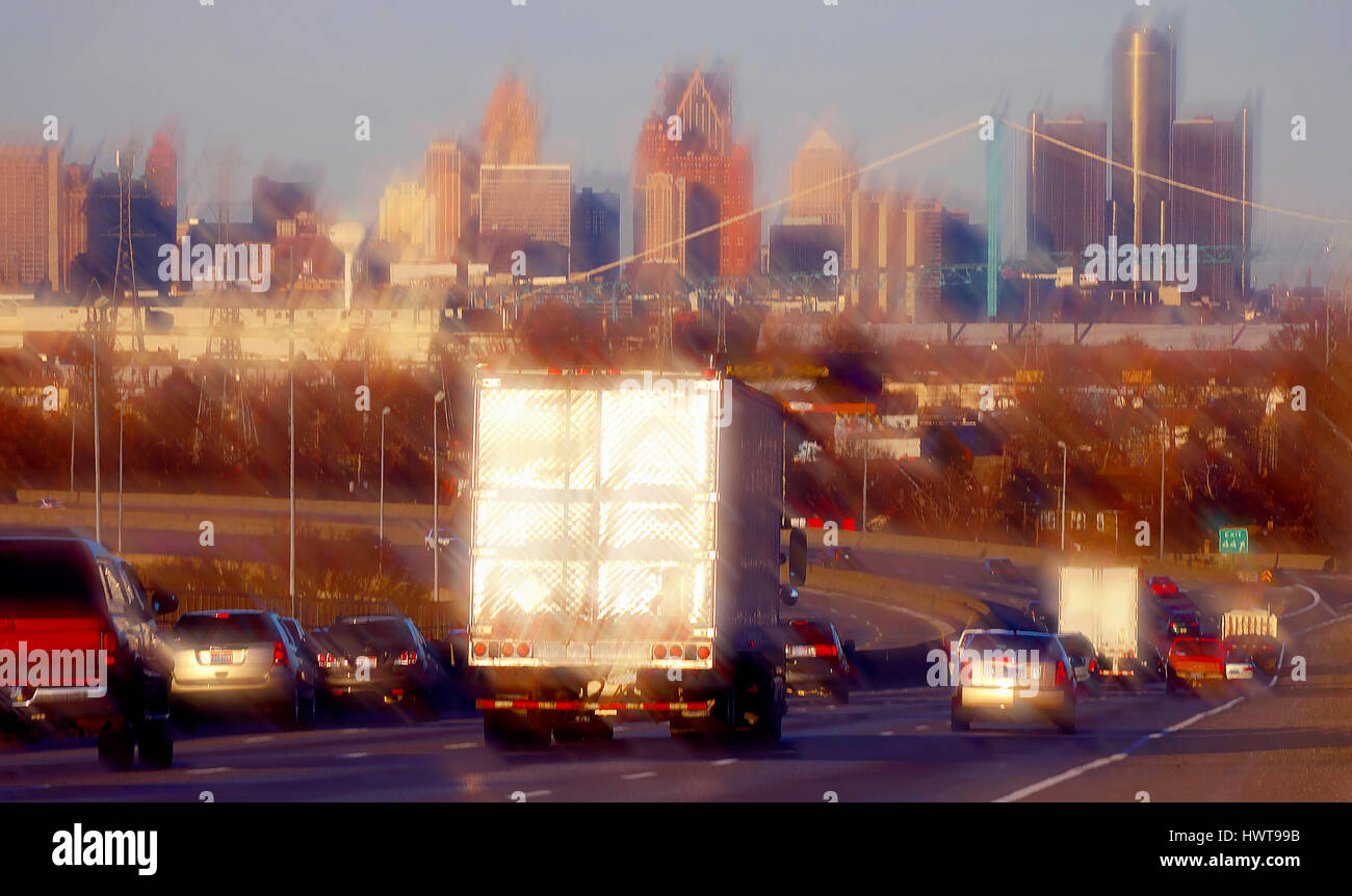 Freeway traffic into downtown detroit rushhour Stock Photo - Alamy