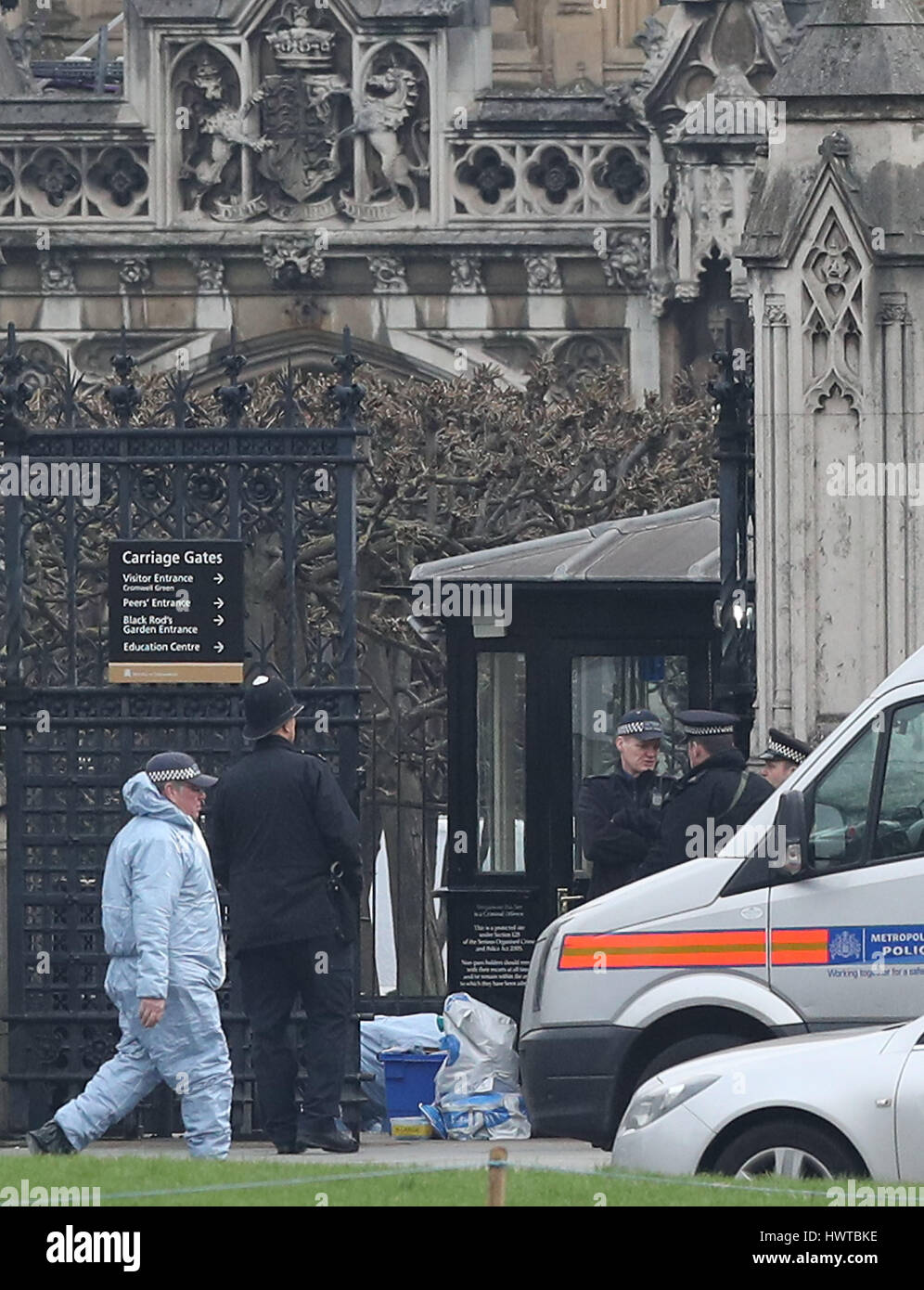 Police forensic officers outside hi-res stock photography and images ...
