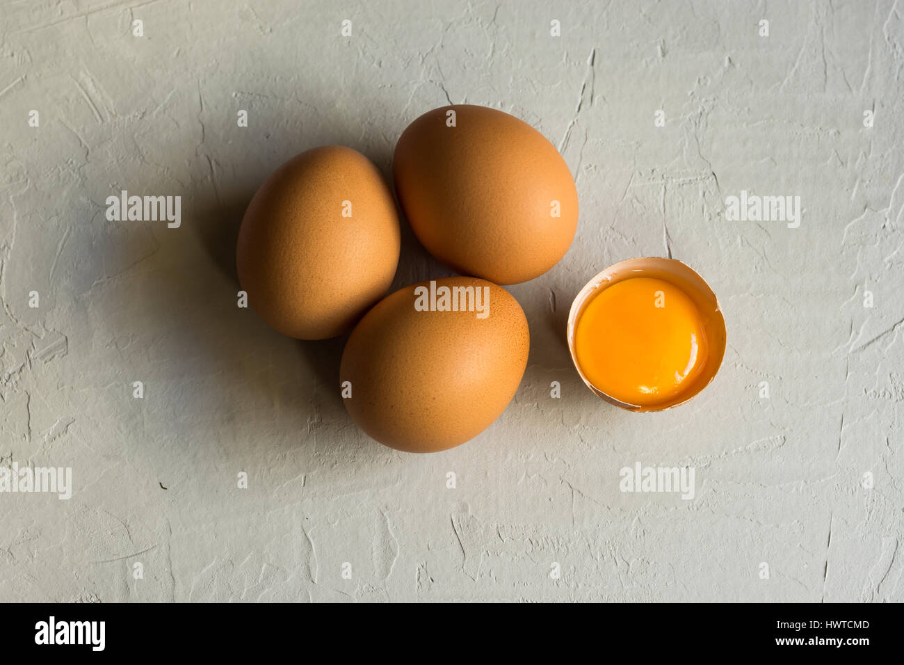 Brown shell eggs hi-res stock photography and images - Alamy